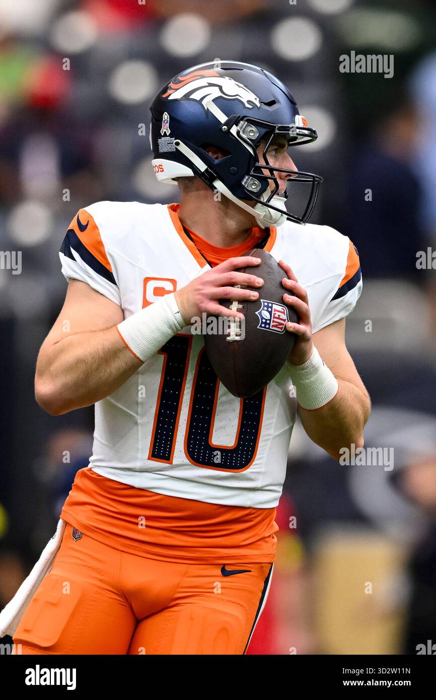 Denver Broncos quarterback Bo Nix (10) warms up prior to an NFL ...