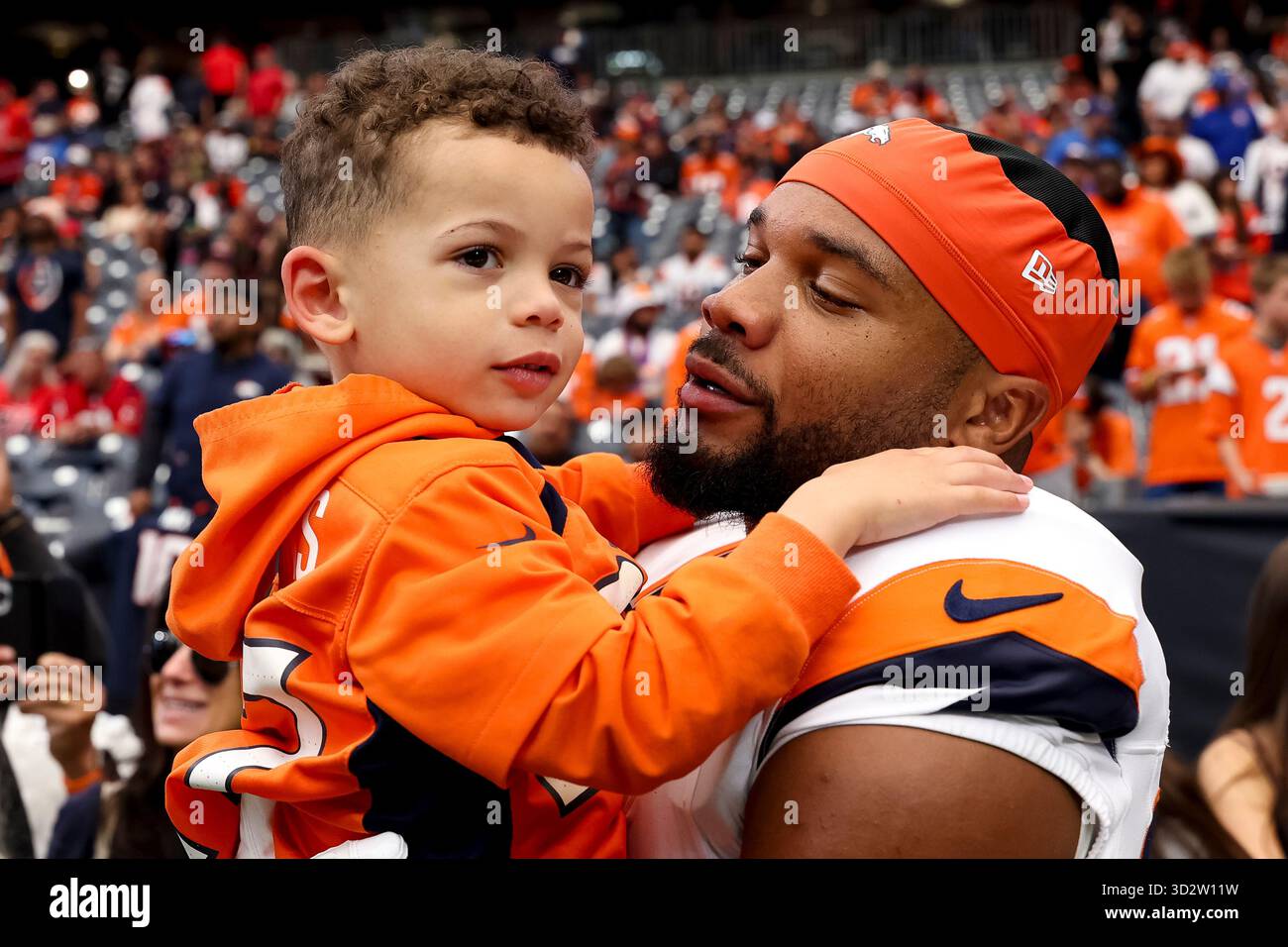 Denver Broncos running back J.K. Dobbins (27) holds his son prior to an ...
