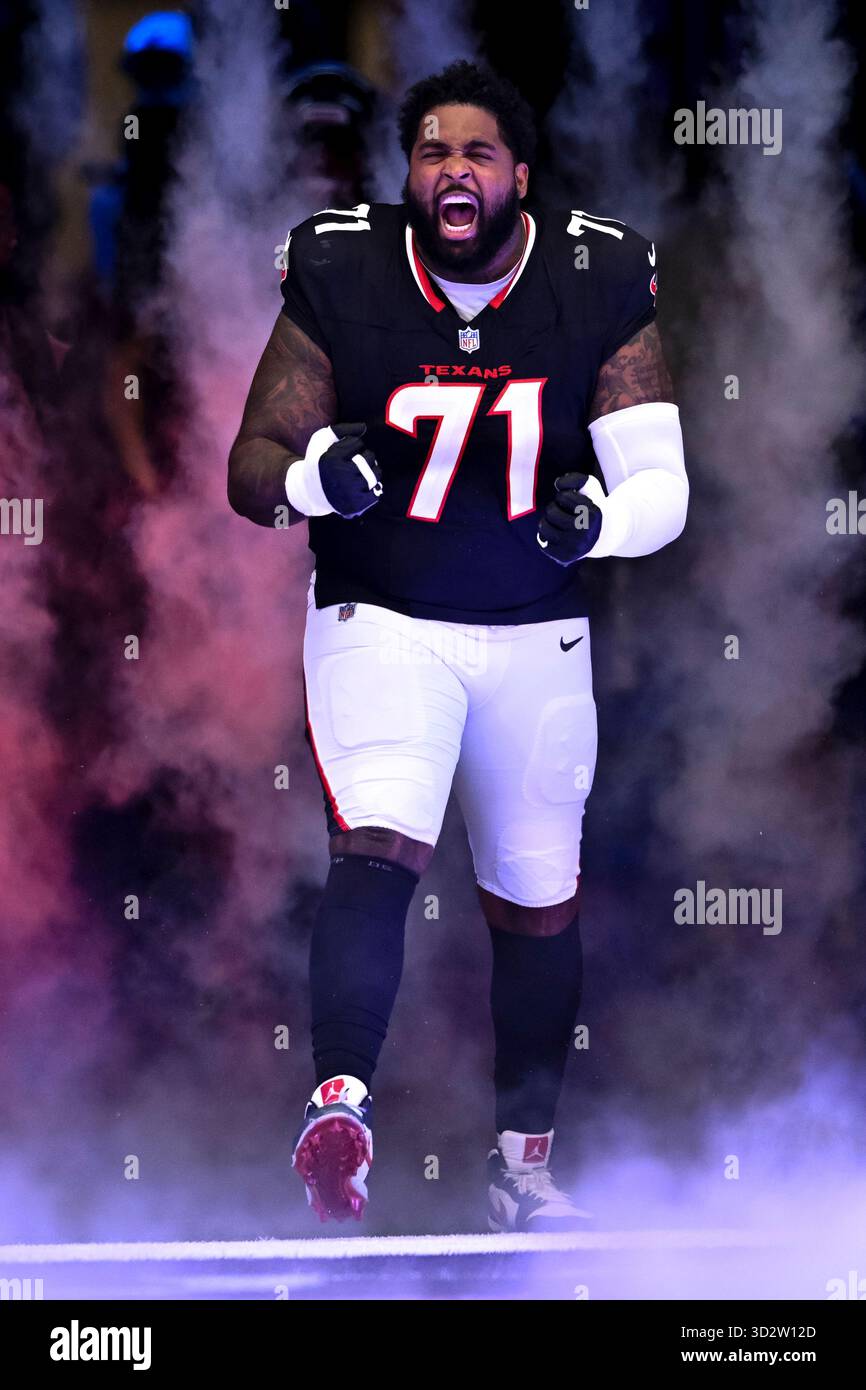 Houston Texans offensive tackle Tytus Howard (71) enters the field ...