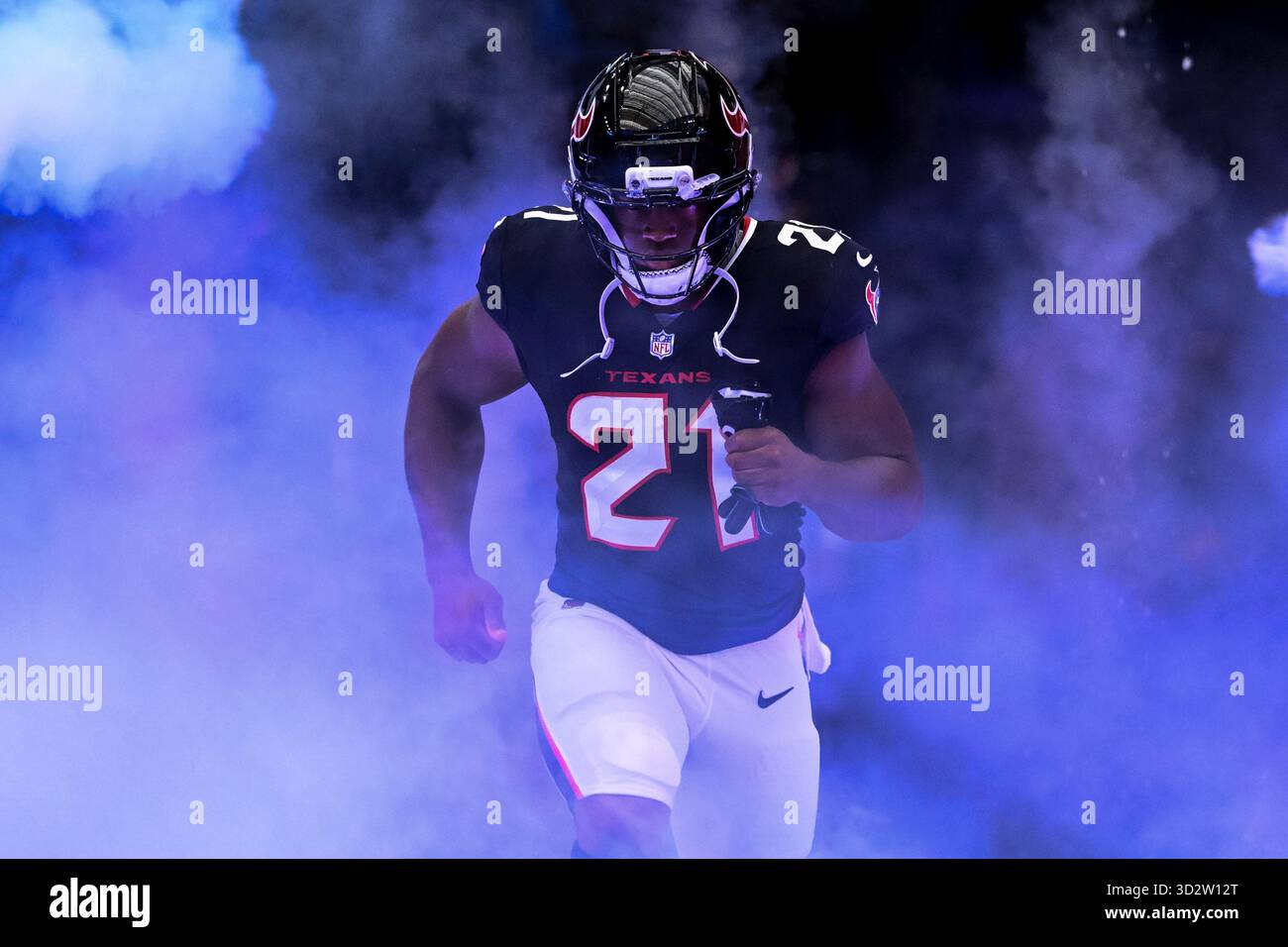 Houston Texans running back Nick Chubb (21) enters the field during ...