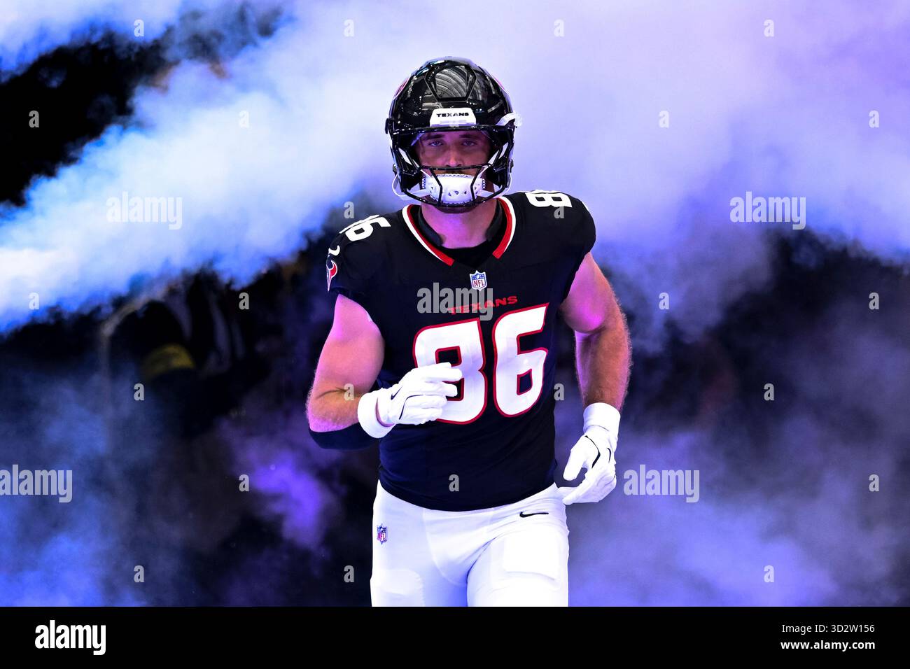 Houston Texans tight end Dalton Schultz (86) enters the field during ...