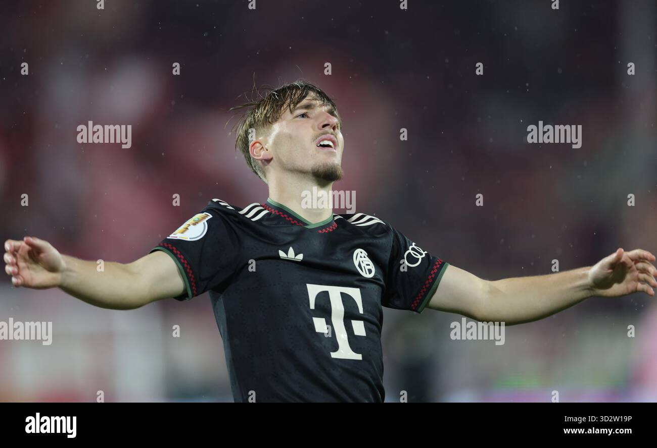firo: 29.10.2025 Football: DFB Cup 1.FC Cologne - FC Bayern Munich ...
