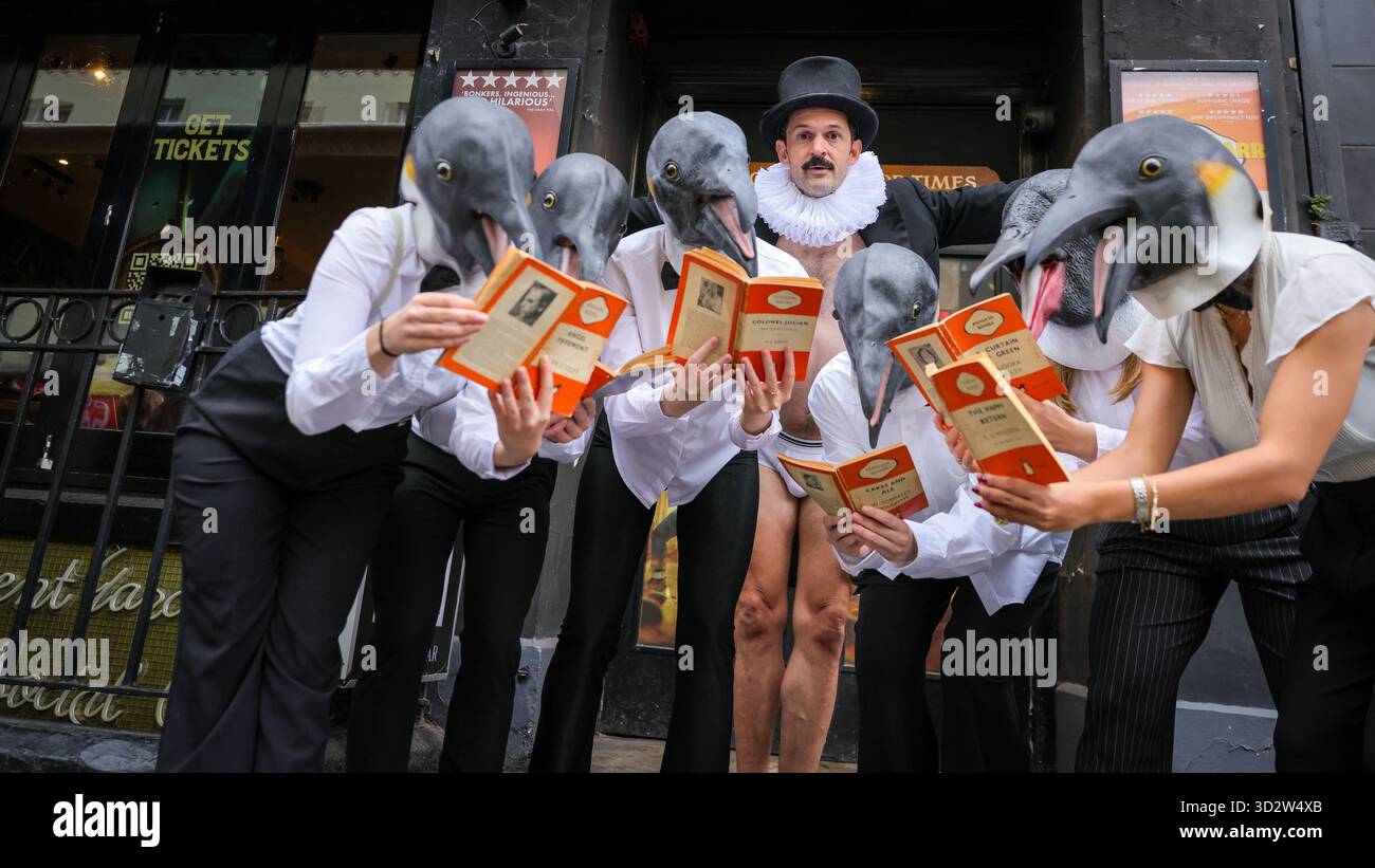 London, UK. 03rd Nov, 2025. Penguin enthusiast and comedian Garry Starr ...