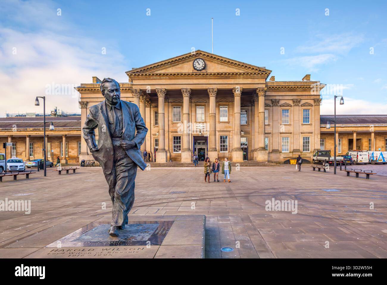 Harold Wilson statue, George Square, Huddersfield, in winter, with the ...
