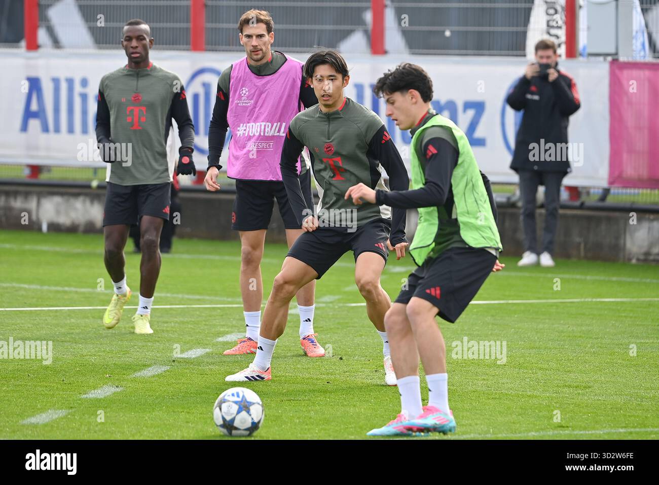 From left: Nicolas Jackson (FC Bayern Munich), Leon Goretzka (FC Bayern ...