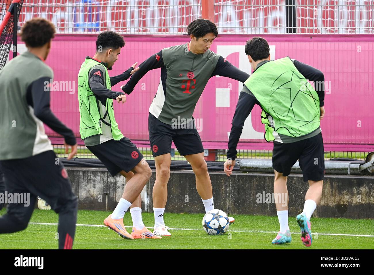 NO SALES IN JAPAN! Hiroki ITO (FC Bayern Munich), action, duels against ...