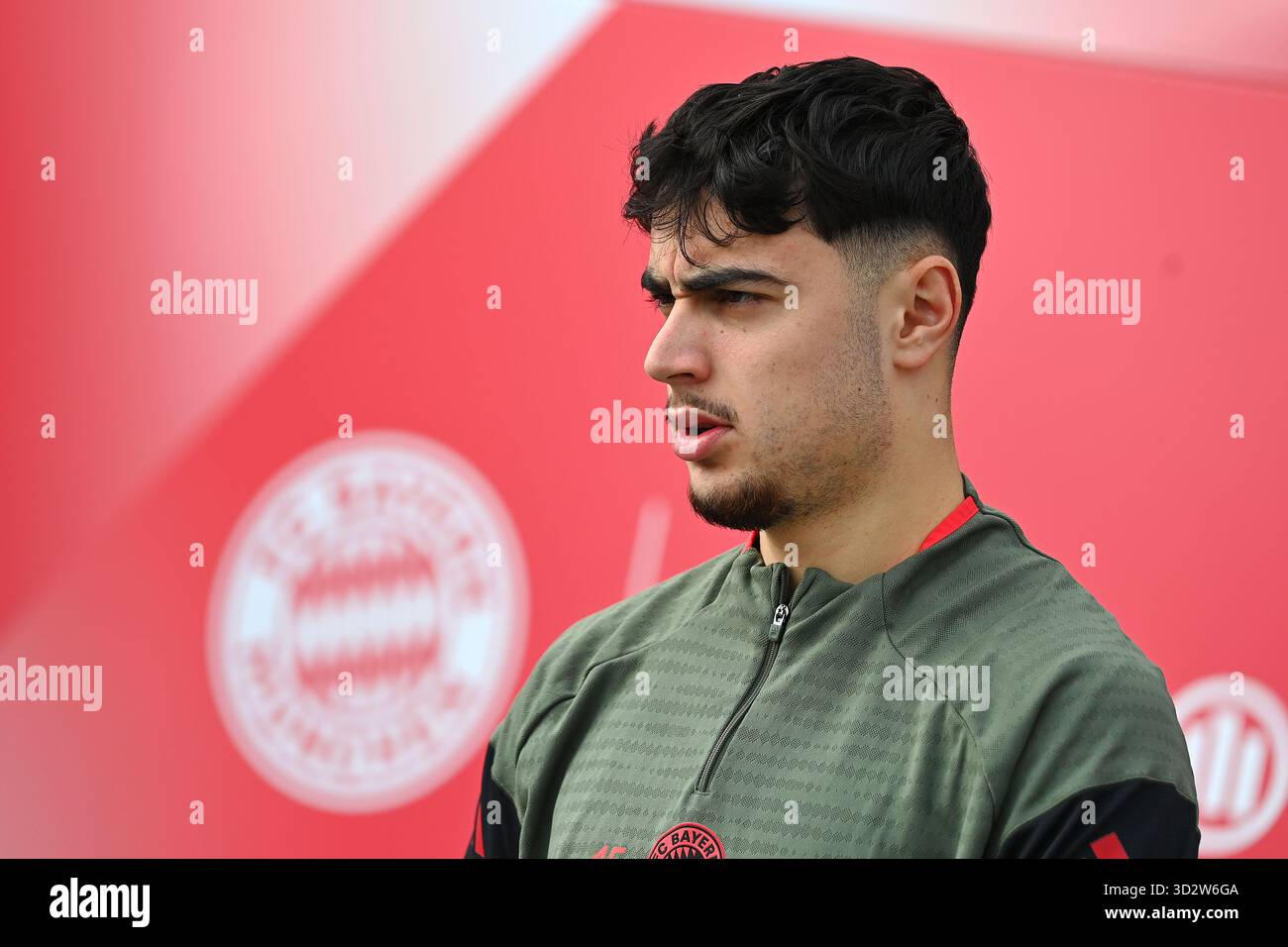 Aleksandar Pavlovic (FC Bayern Munich), single image, cropped single ...