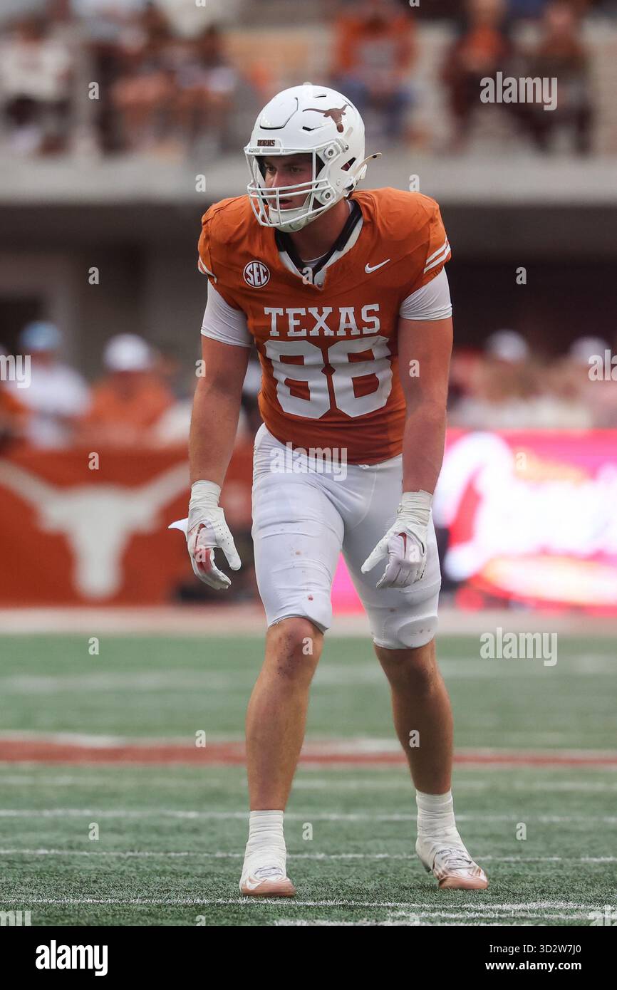 AUSTIN, TX - NOVEMBER 01: Tight end Jack Endries #88 of the Texas ...