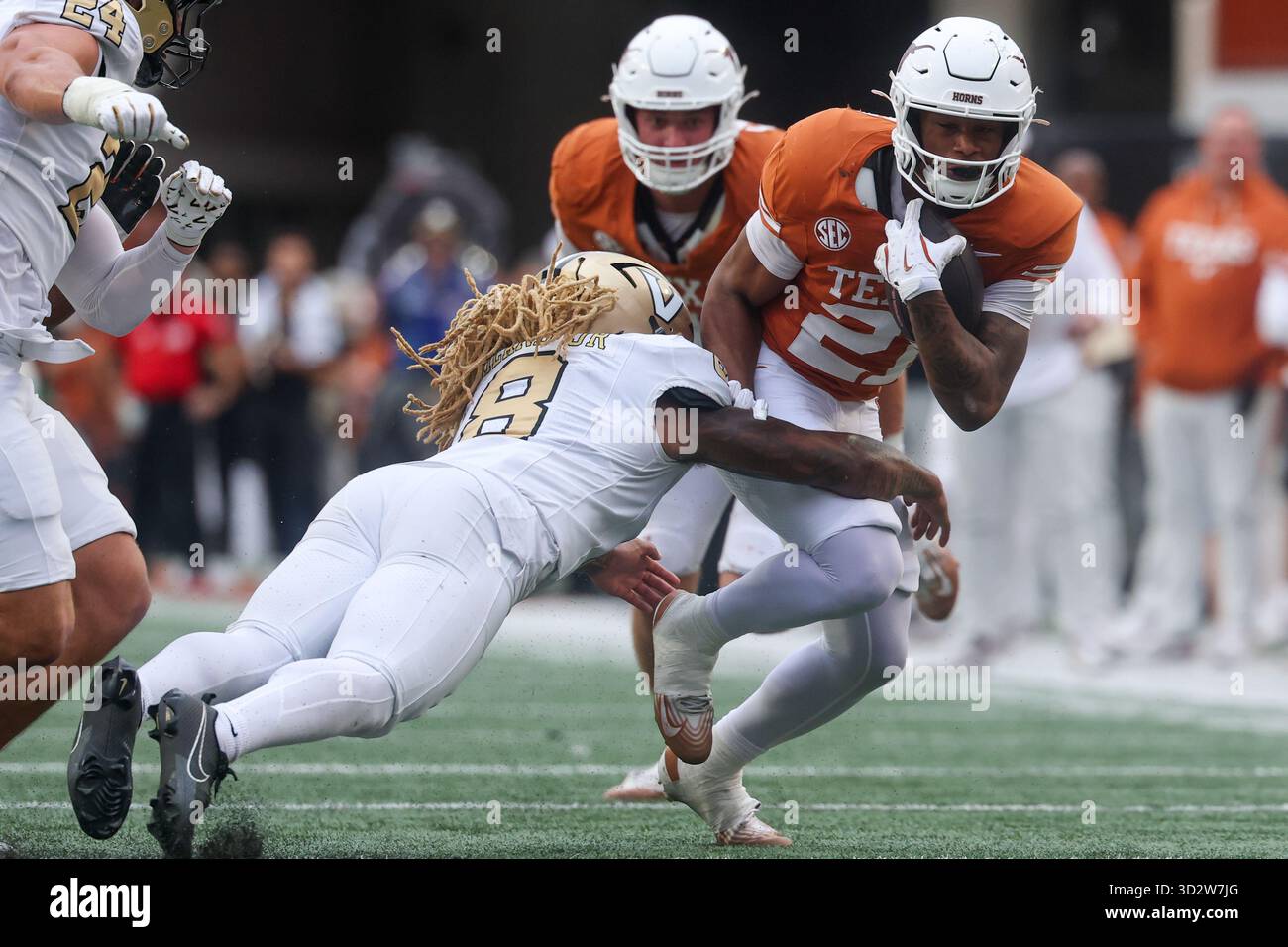 AUSTIN, TX - NOVEMBER 01: Wide receiver Ryan Niblett #21 of the Texas ...
