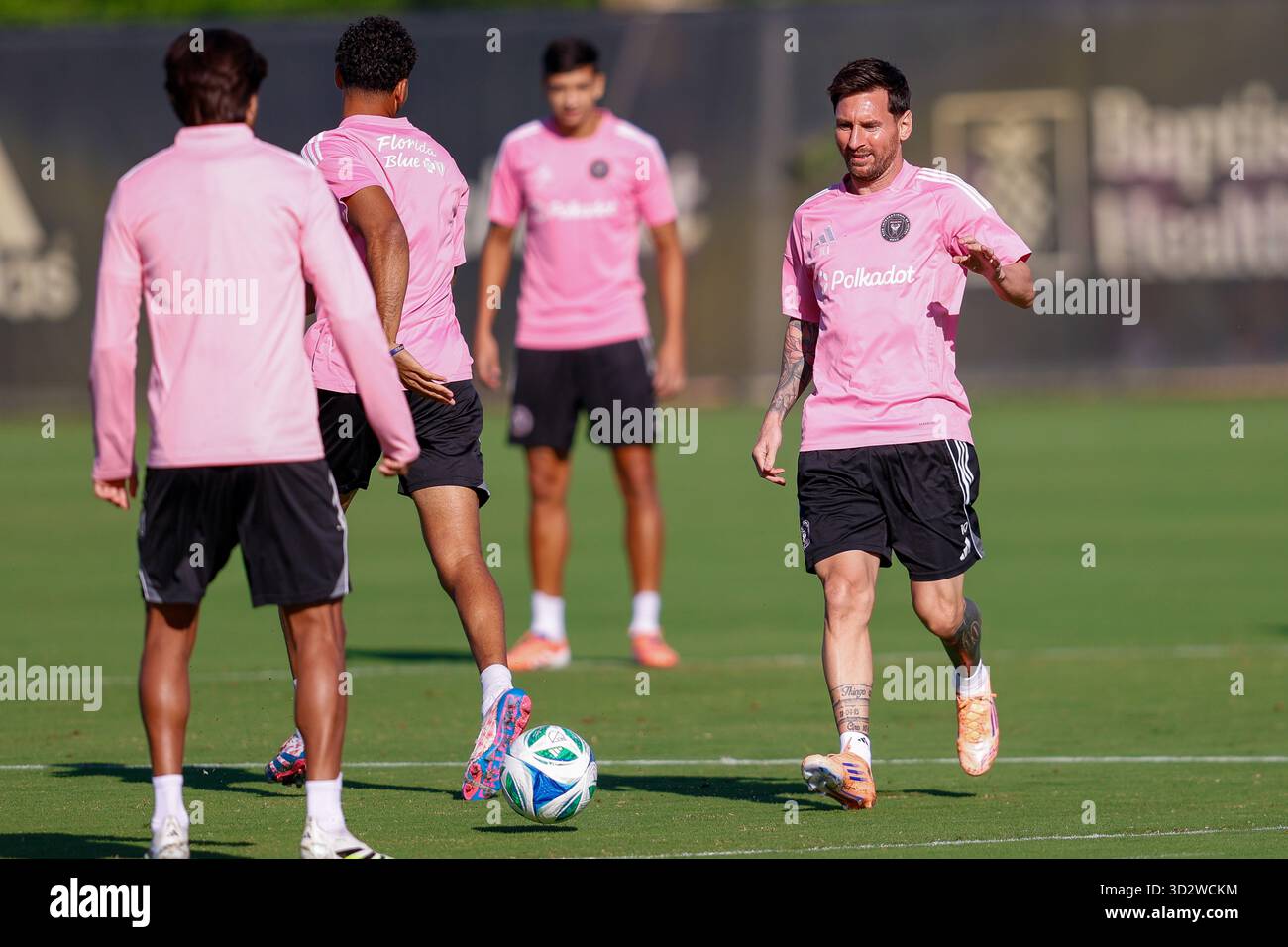 FORT LAUDERDALE, FL - OCTOBER 31: Inter Miami forward Lionel Messi (10 ...