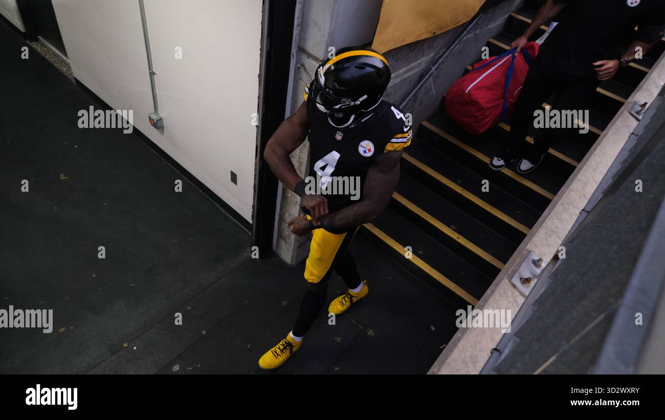 Nov 2, 2025: DK Metcalf #4 during the 2025 Steelers vs Colts game in ...