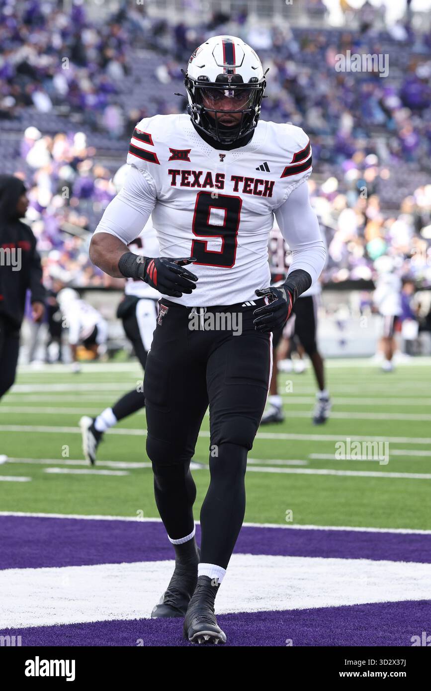 MANHATTAN, KS - NOVEMBER 01: Texas Tech Red Raiders defensive end ...