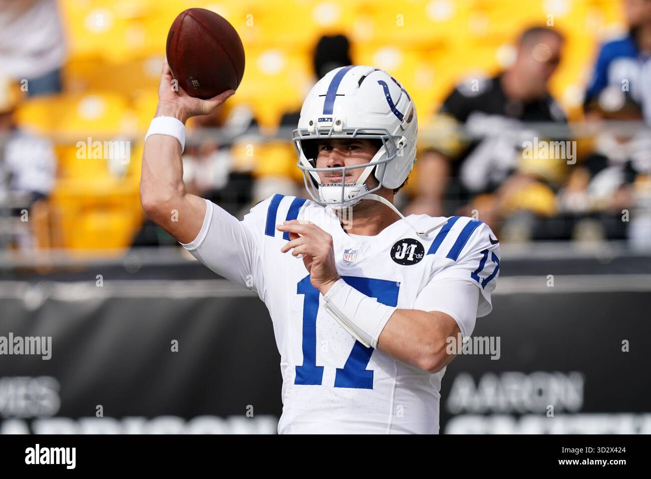 Indianapolis Colts quarterback Daniel Jones (17) warms up before an NFL ...