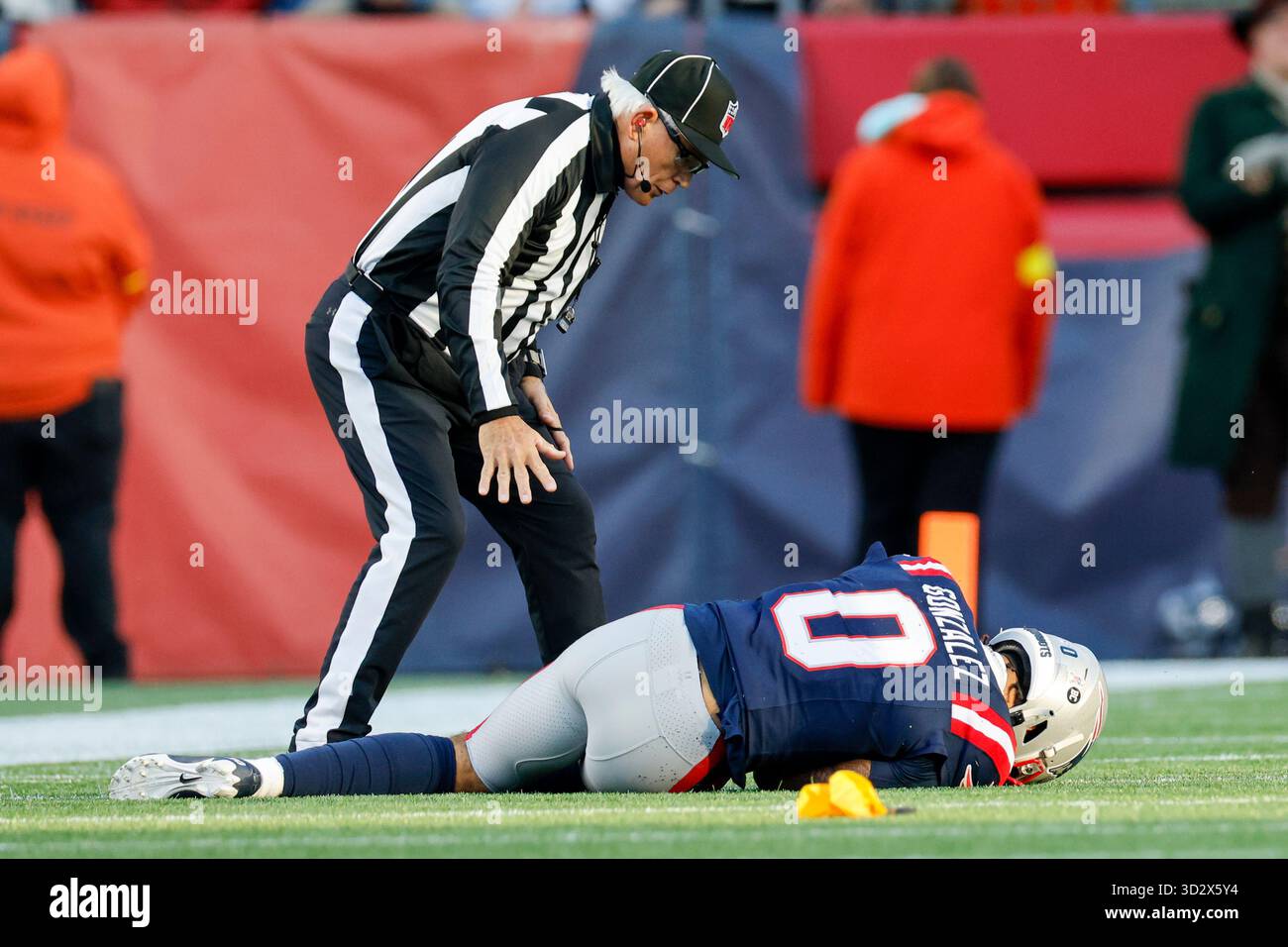 NFL field judge Rick Patterson (15) tends to New England Patriots ...