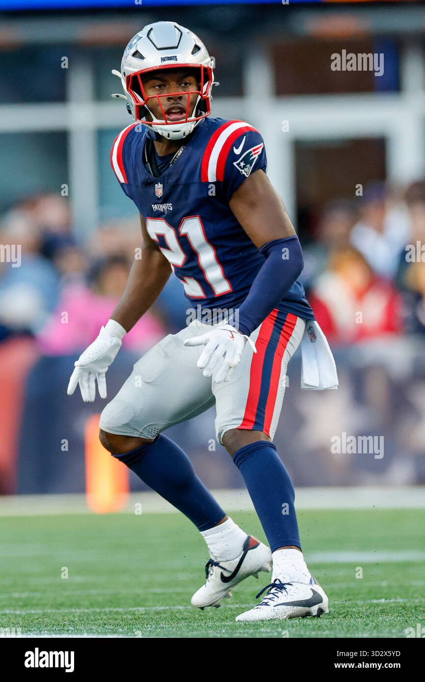New England Patriots safety Jaylinn Hawkins (21) drops into coverage ...