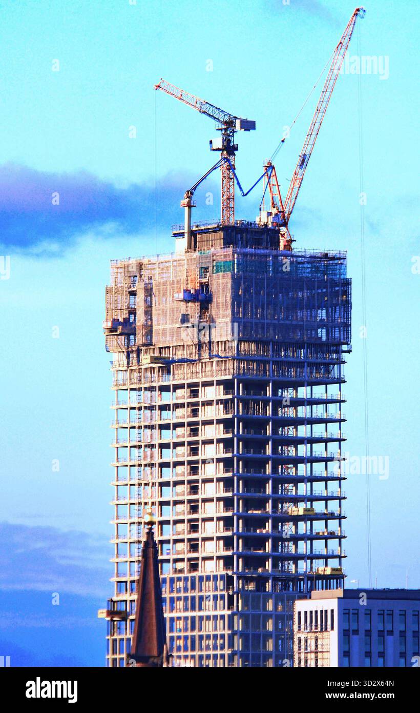 Mynd-Tower im Abendlicht am Alexanderplatz *** Mynd Tower in the ...