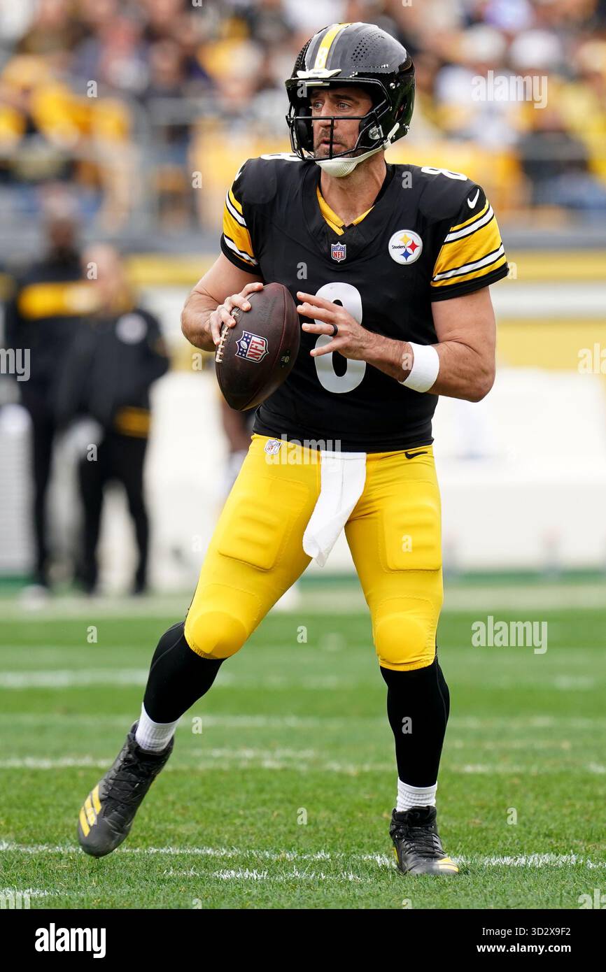 Pittsburgh Steelers quarterback Aaron Rodgers (8) looks to throw during ...