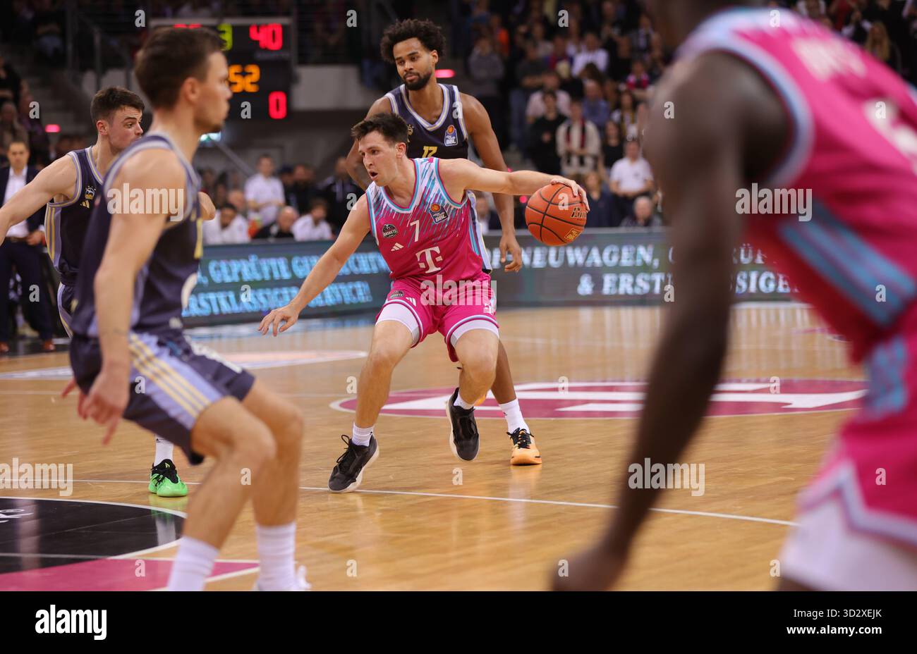 Grayson Murphy (Bonn) am Ball, Telekom Baskets Bonn vs Alba Berlin ...
