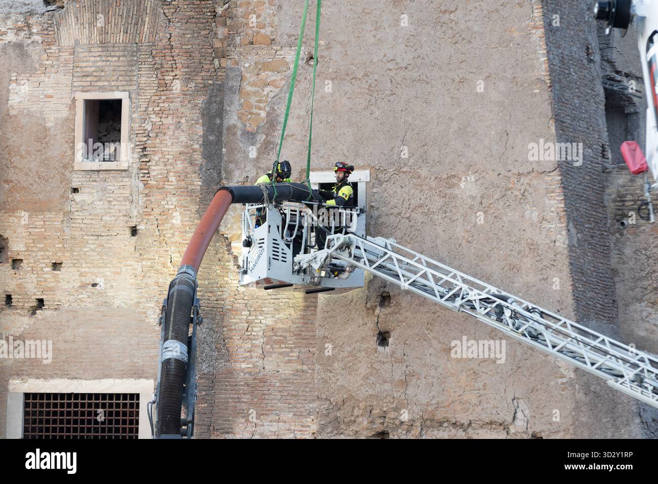 Firefighters try to save the worker who remained inside the Torre dei ...