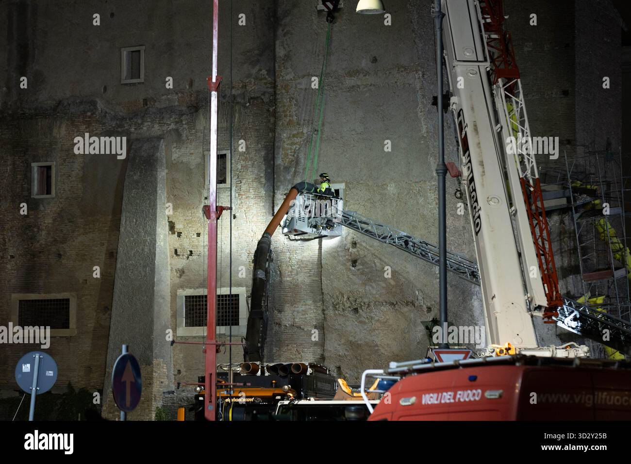 Firefighters try to save the worker who remained inside the Torre dei ...