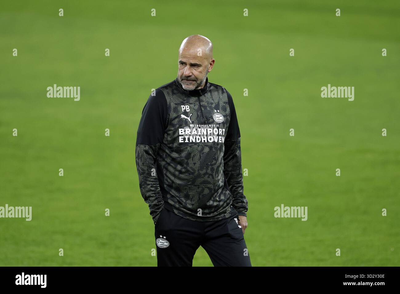 PIRAEUS - PSV Eindhoven coach Peter Bosz during training prior to the ...