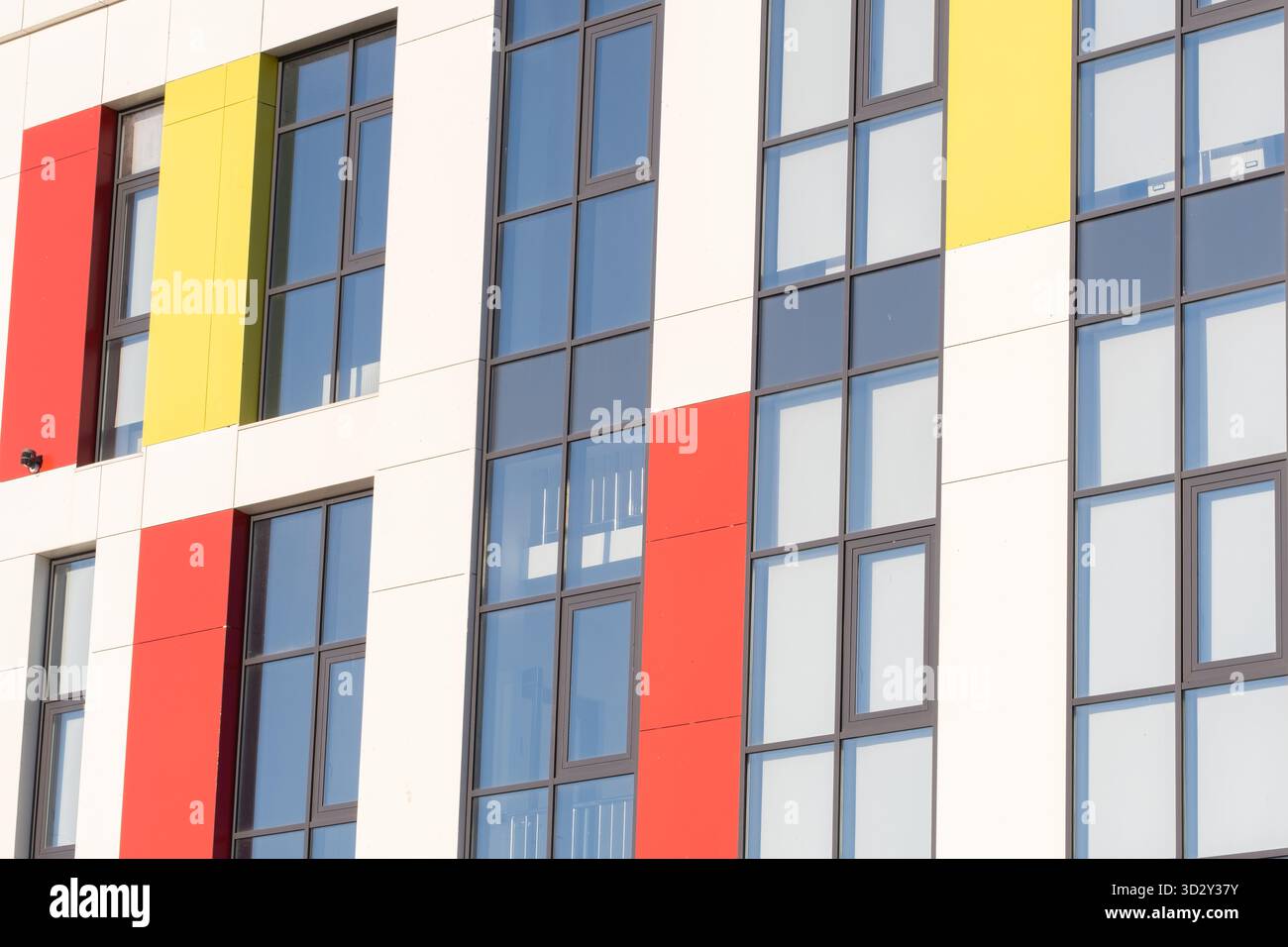 Modern school building hi-res stock photography and images - Alamy