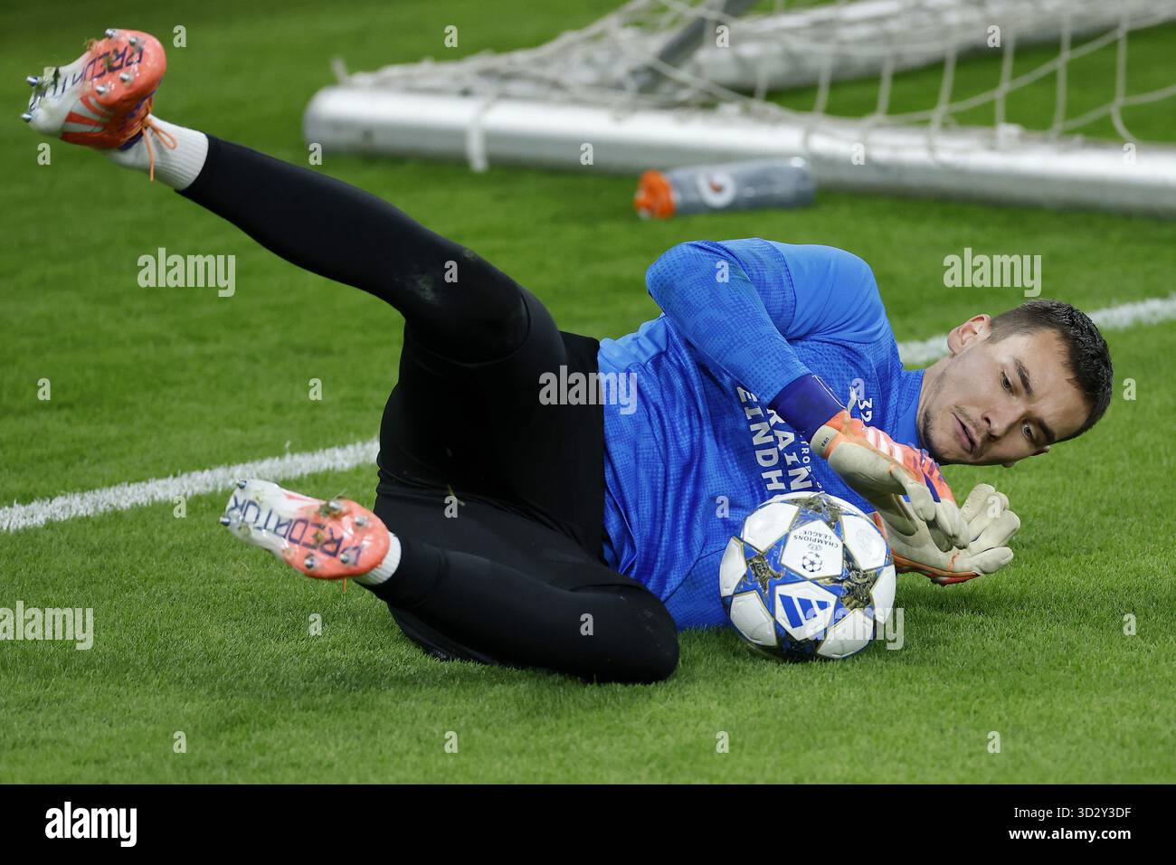 PIRAEUS - PSV Eindhoven goalkeeper Matej Kovar during training prior to ...