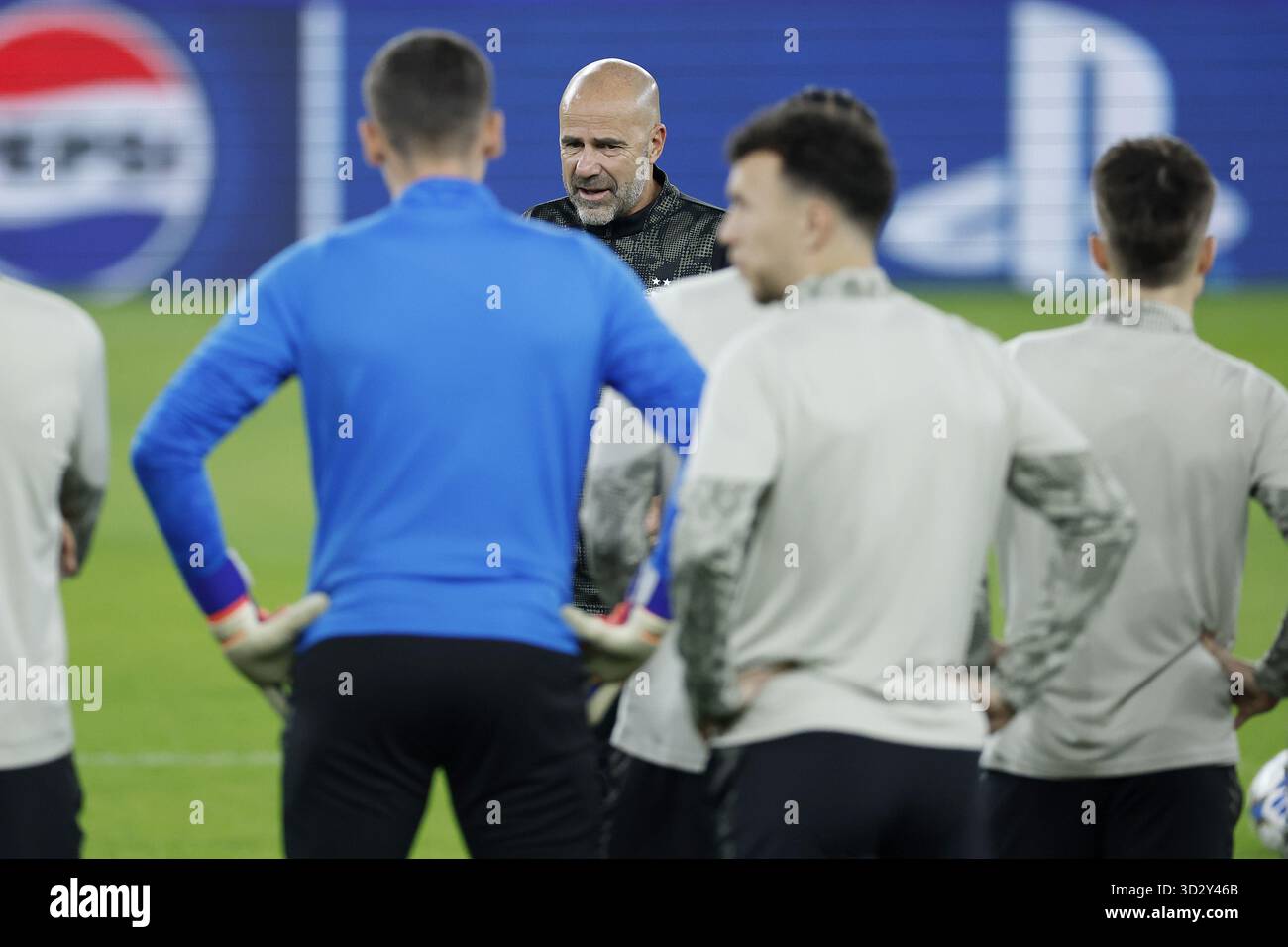 PIRAEUS - PSV Eindhoven coach Peter Bosz during training prior to the ...