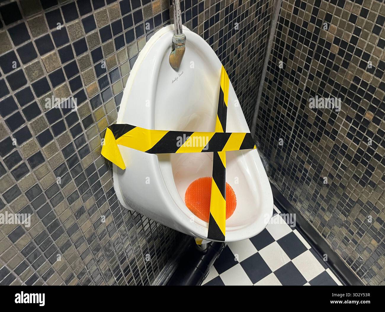 Removing a urinal hi-res stock photography and images - Alamy