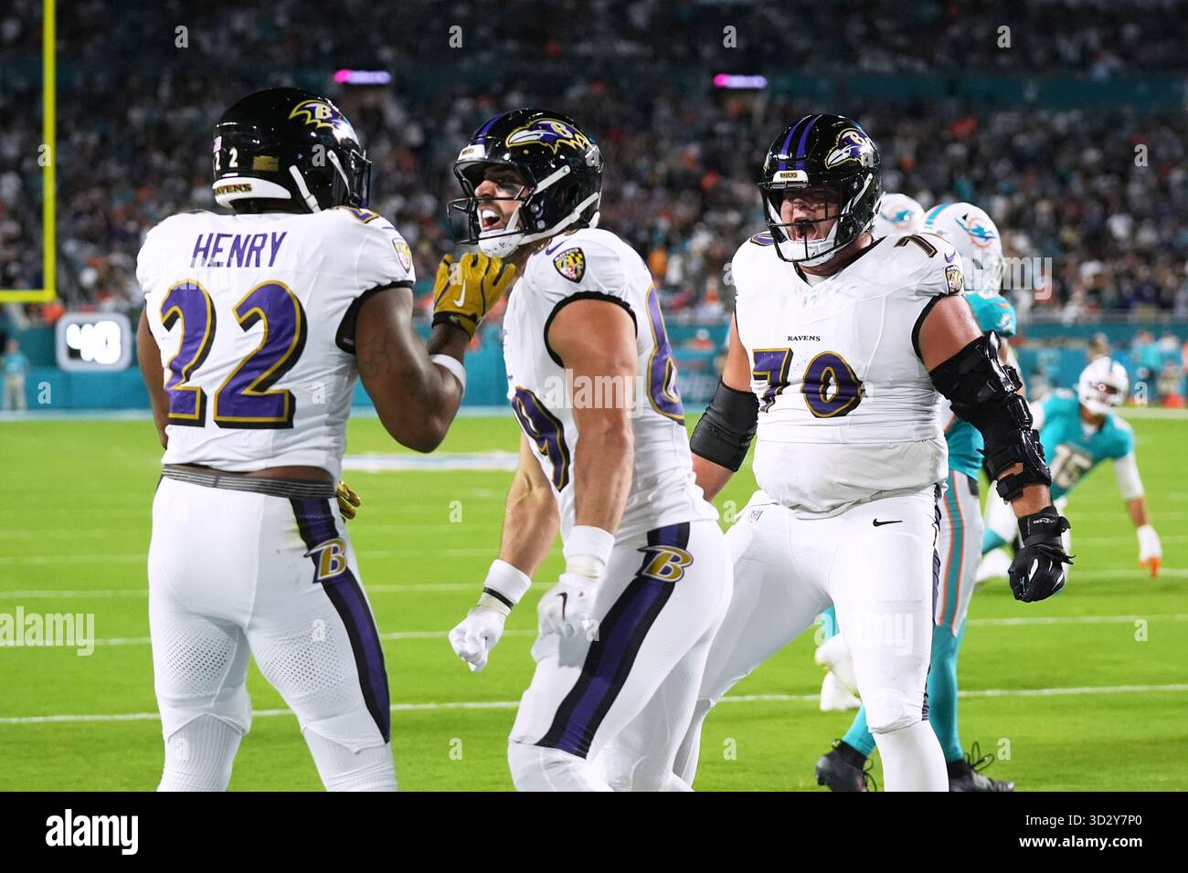 Baltimore Ravens tight end Mark Andrews (89) celebrates with running ...