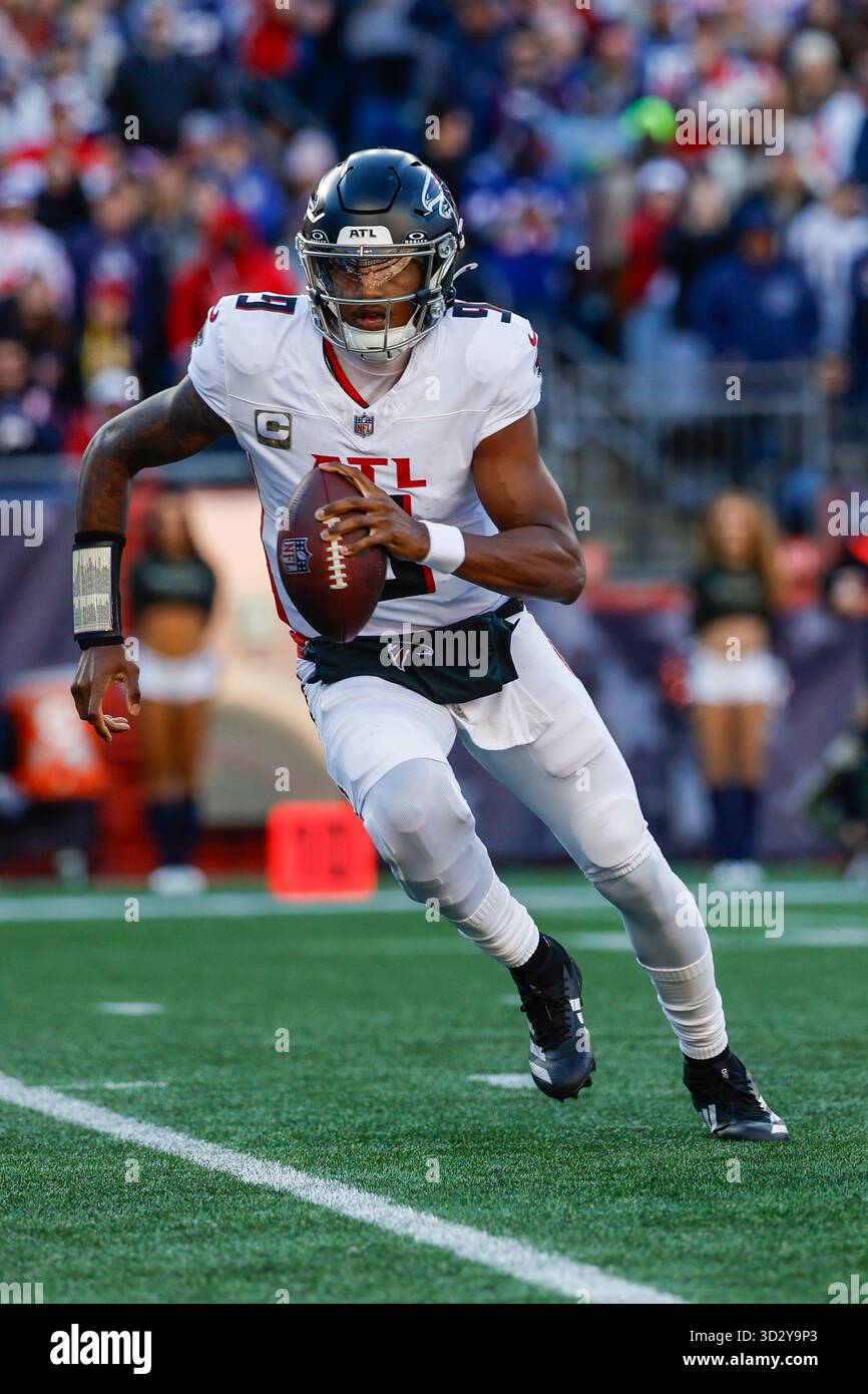 Atlanta Falcons quarterback Michael Penix Jr. (9) carries the ball ...