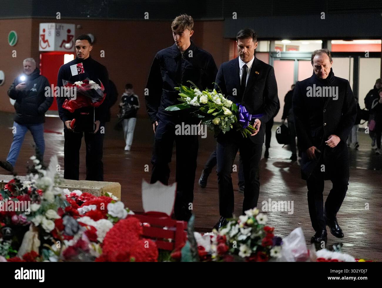 Real Madrid's manager Xabi Alonso (second right) lays a tribute at the ...