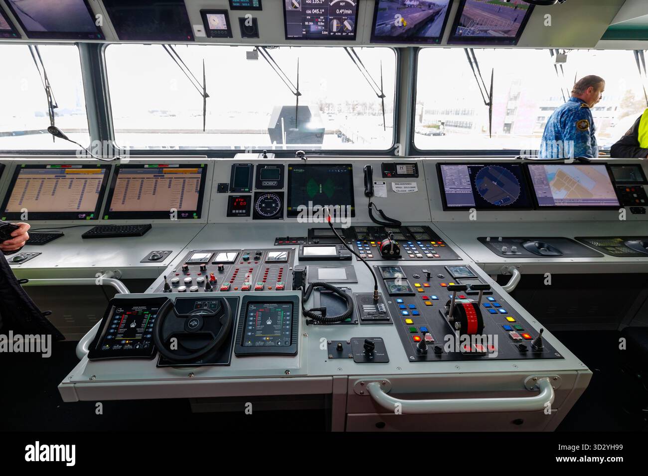 this picture shows the arrival of the Belgian Mine Warfare Vessel M940 ...