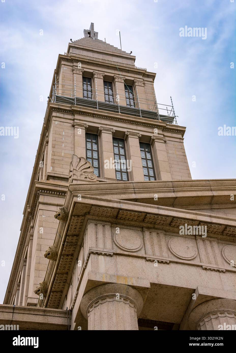 Featuring symmetrical windows hi-res stock photography and images - Alamy