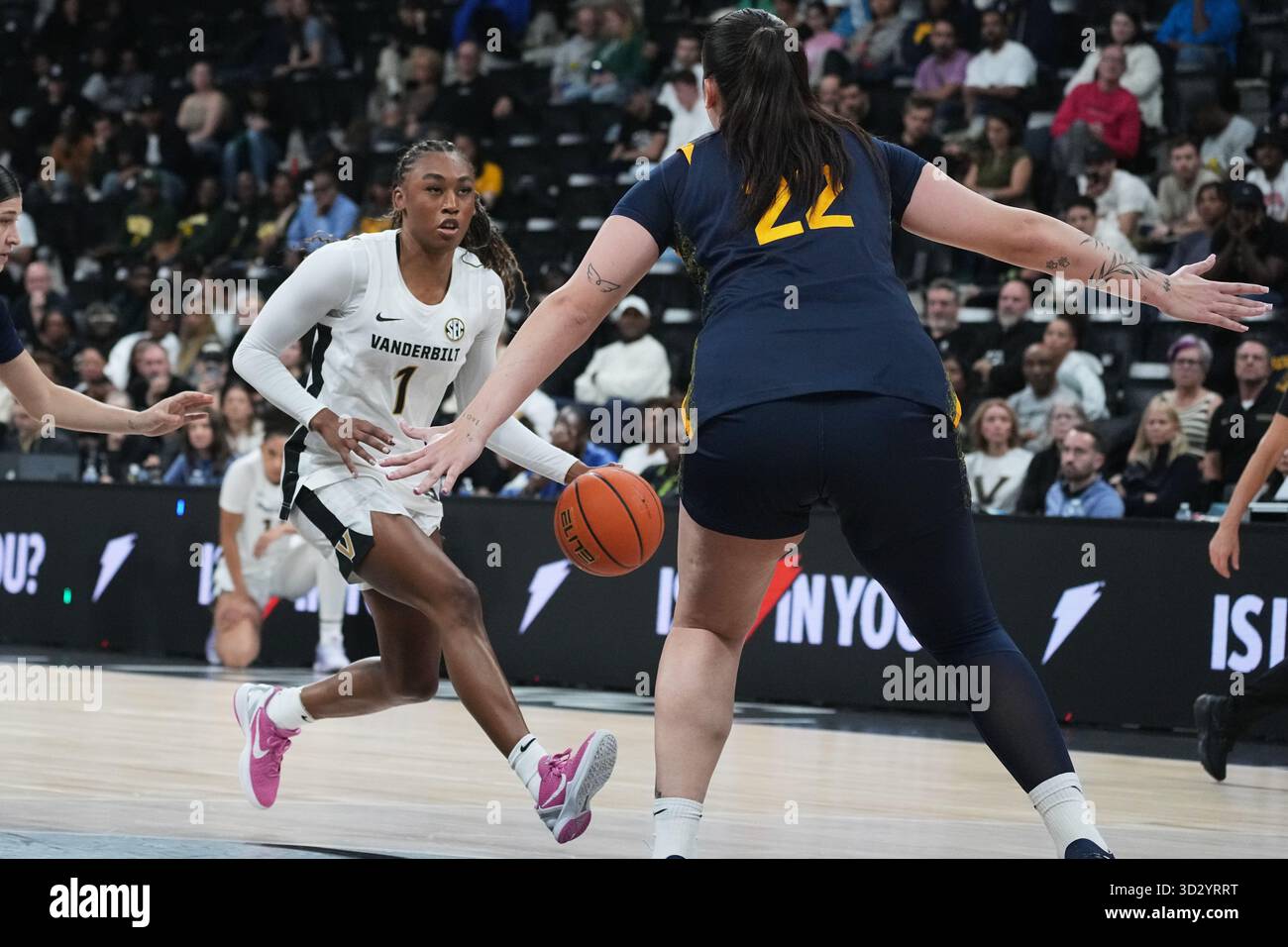 Vanderbilt guard Mikayla Blakes (1) drives on California forward ...