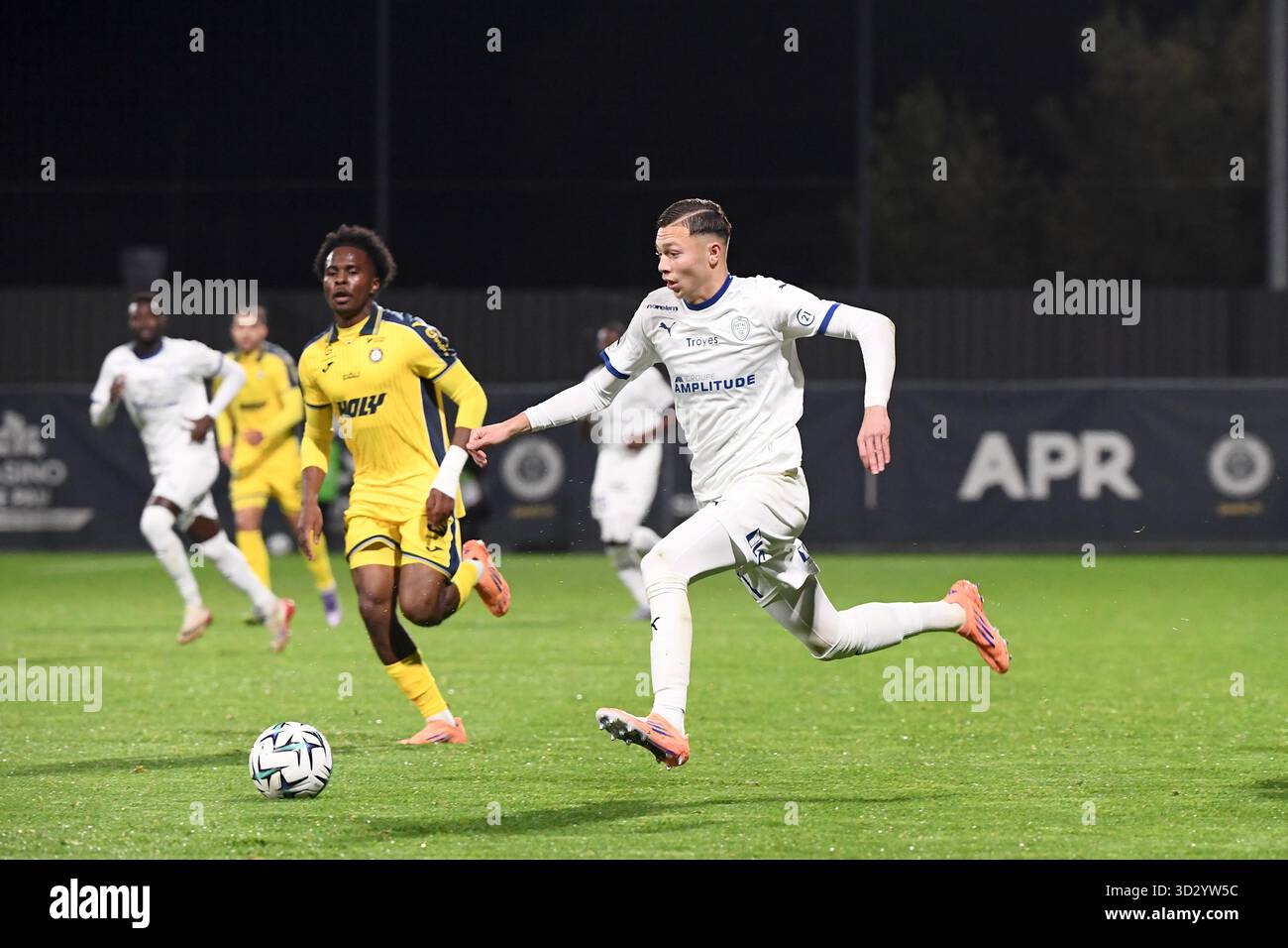 11 Mathys DETOURBET (estac) during the Ligue 2 BKT match between Pau ...