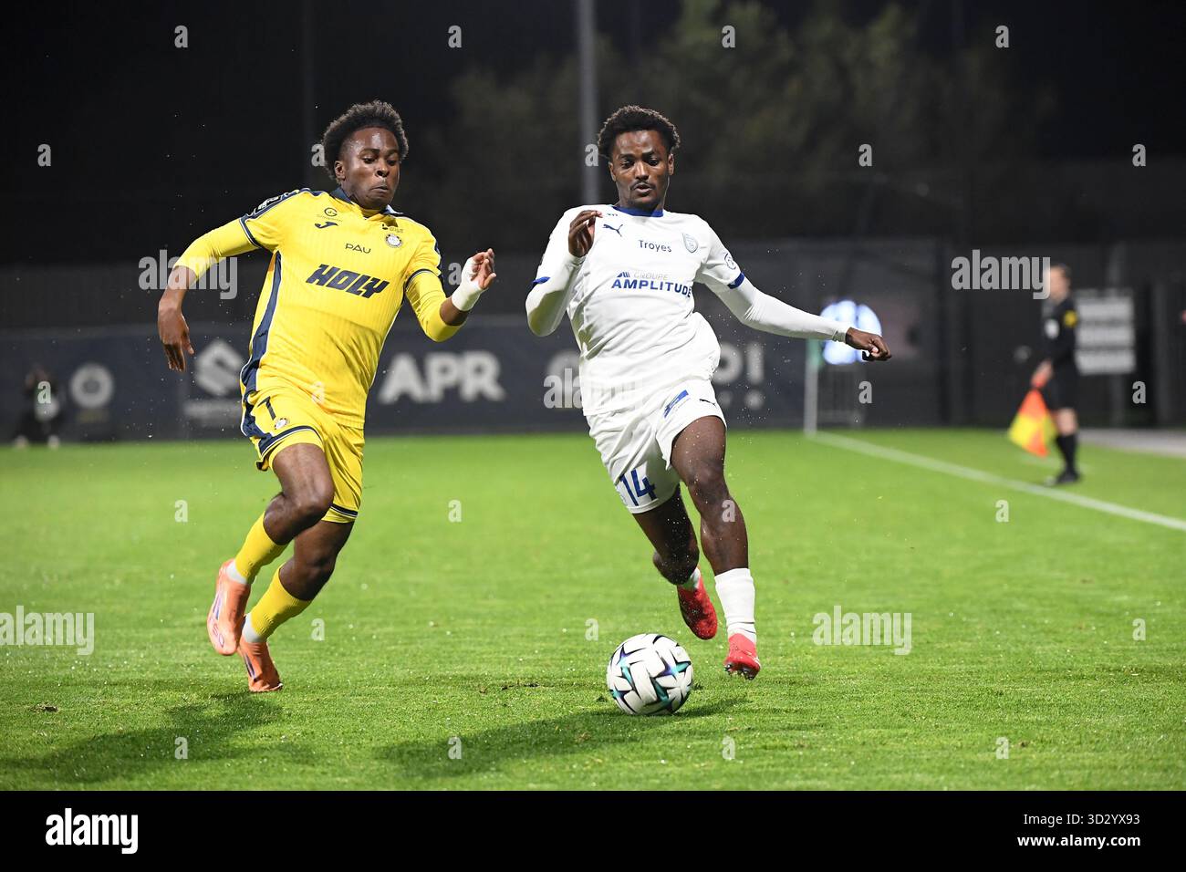 07 Rayane MESSI (pau) - 14 Ismael BOURA (estac) during the Ligue 2 BKT ...