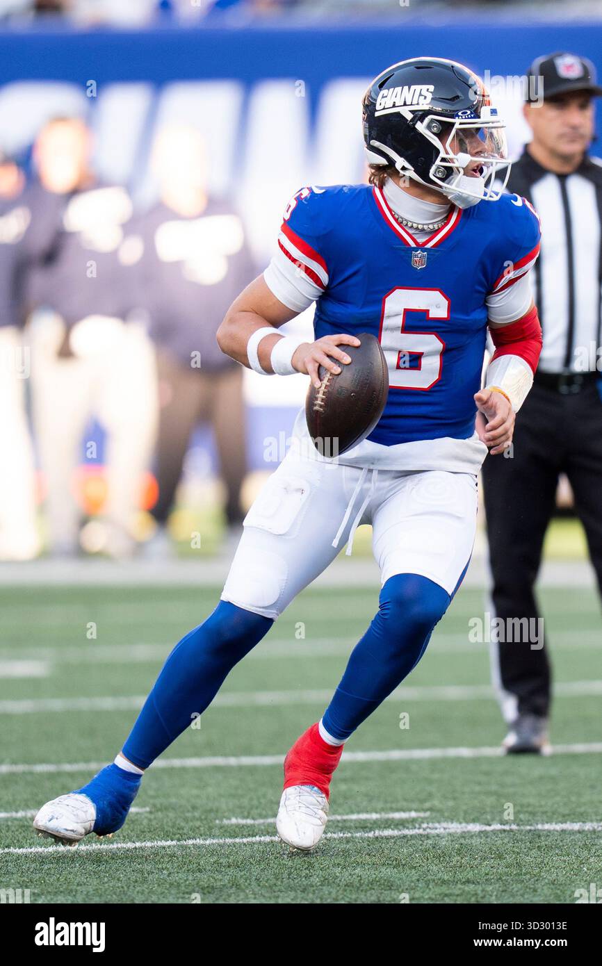 New York Giants quarterback Jaxson Dart (6) in action during an NFL ...