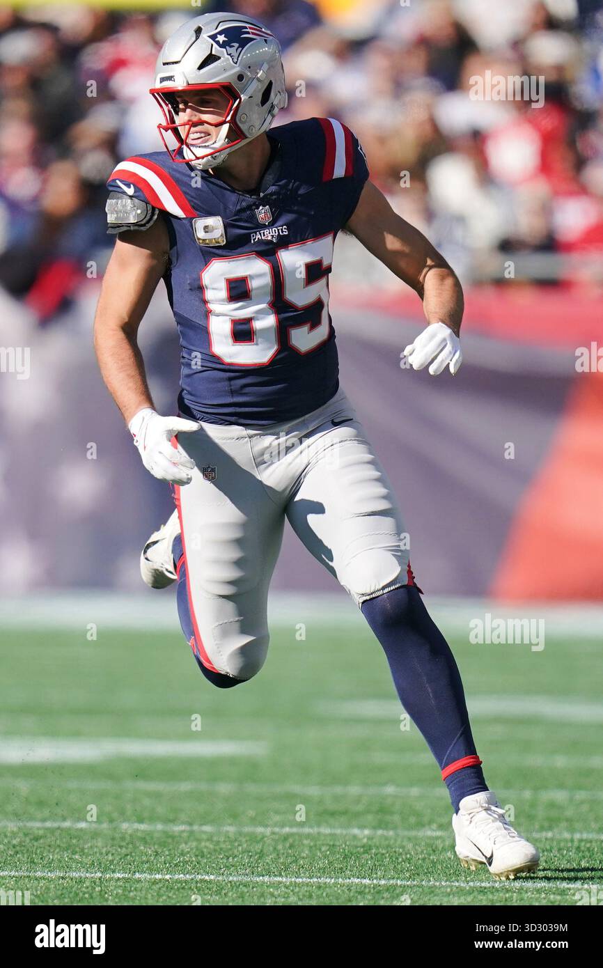 New England Patriots tight end Hunter Henry (85) during an NFL football ...