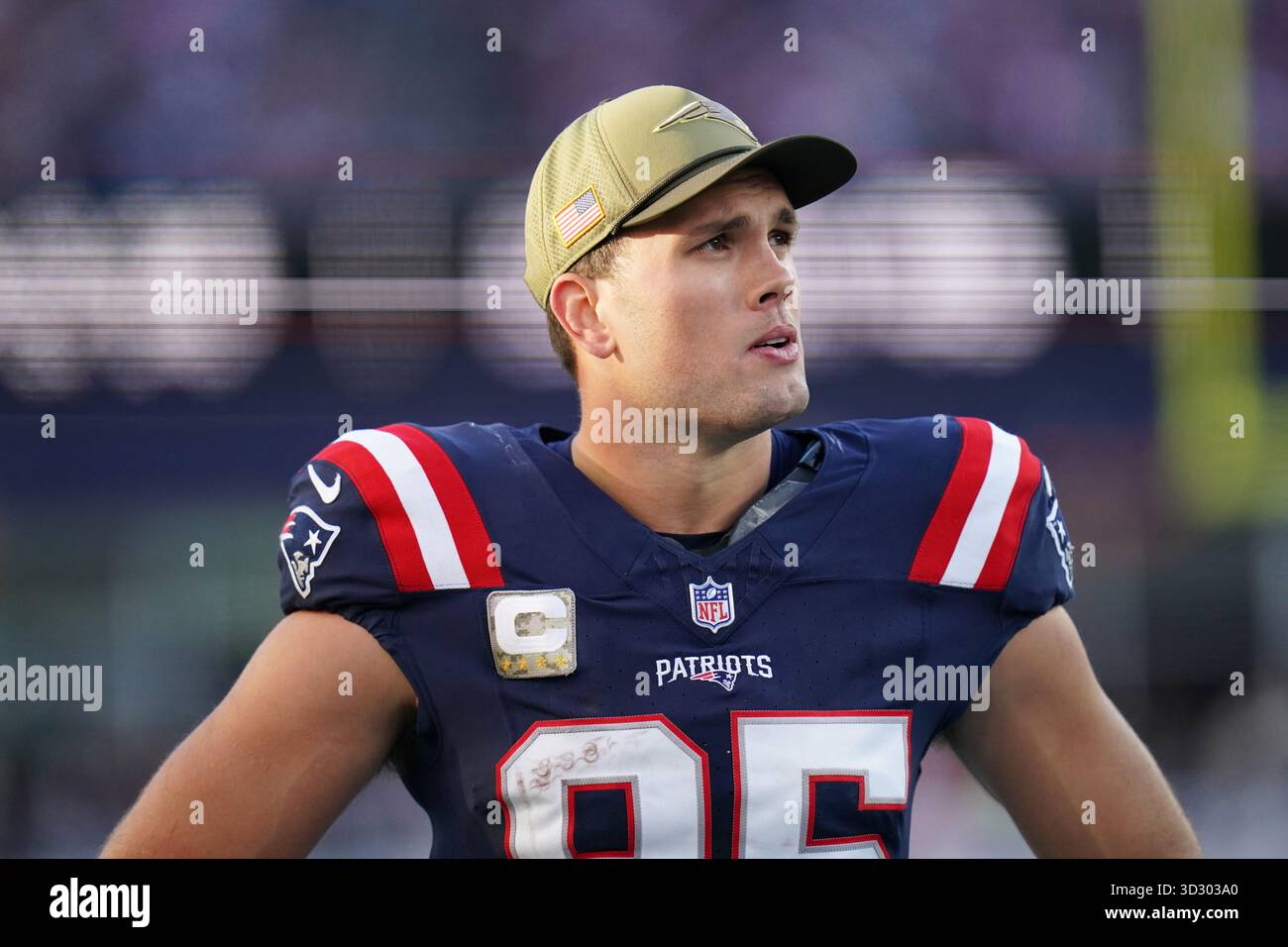 New England Patriots tight end Hunter Henry (85) during an NFL football ...