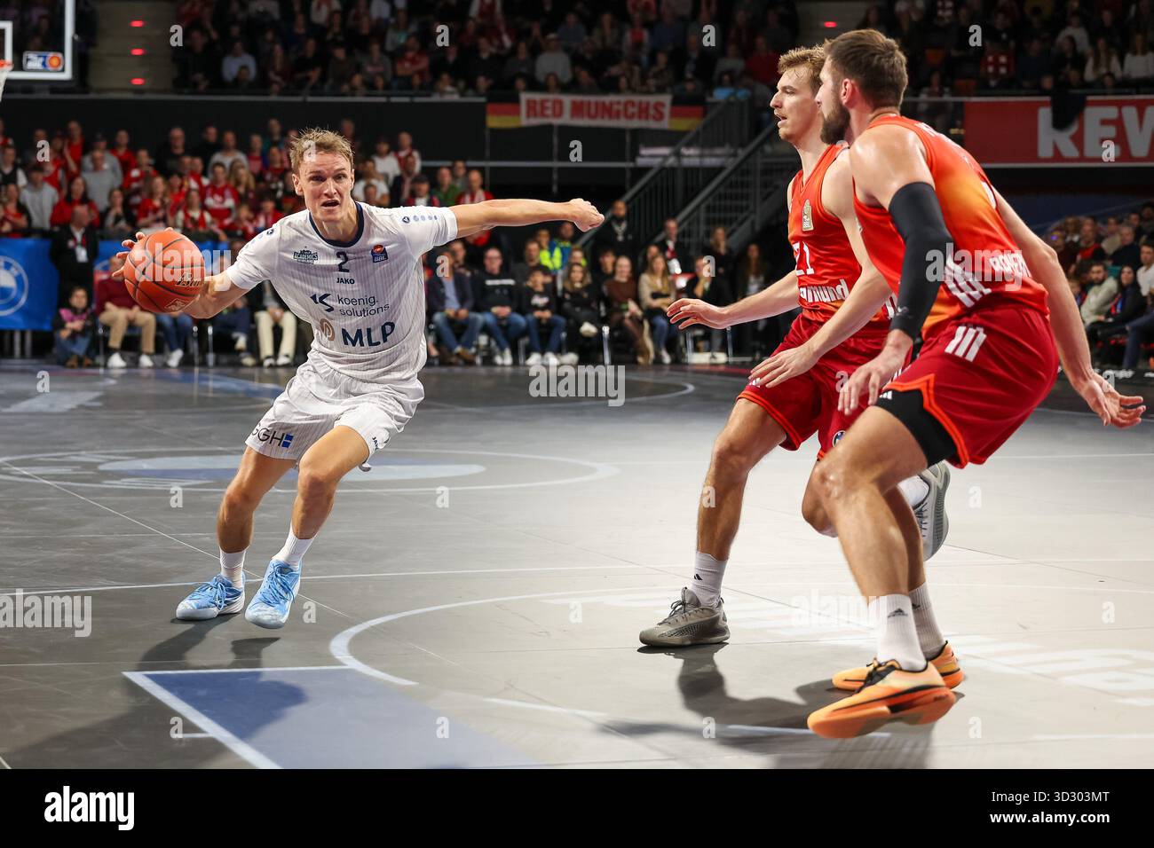 Niklas Wuerzner (MLP Academics Heidelberg, #02) mit Justuz Hollatz (FC ...