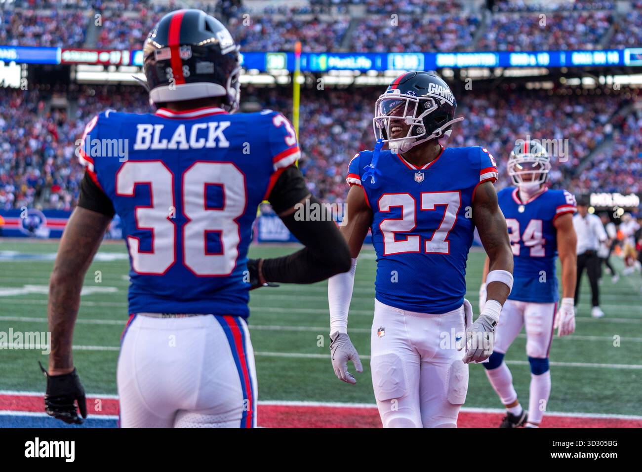 New York Giants safety Tyler Nubin (27) reacts with teammates during an ...