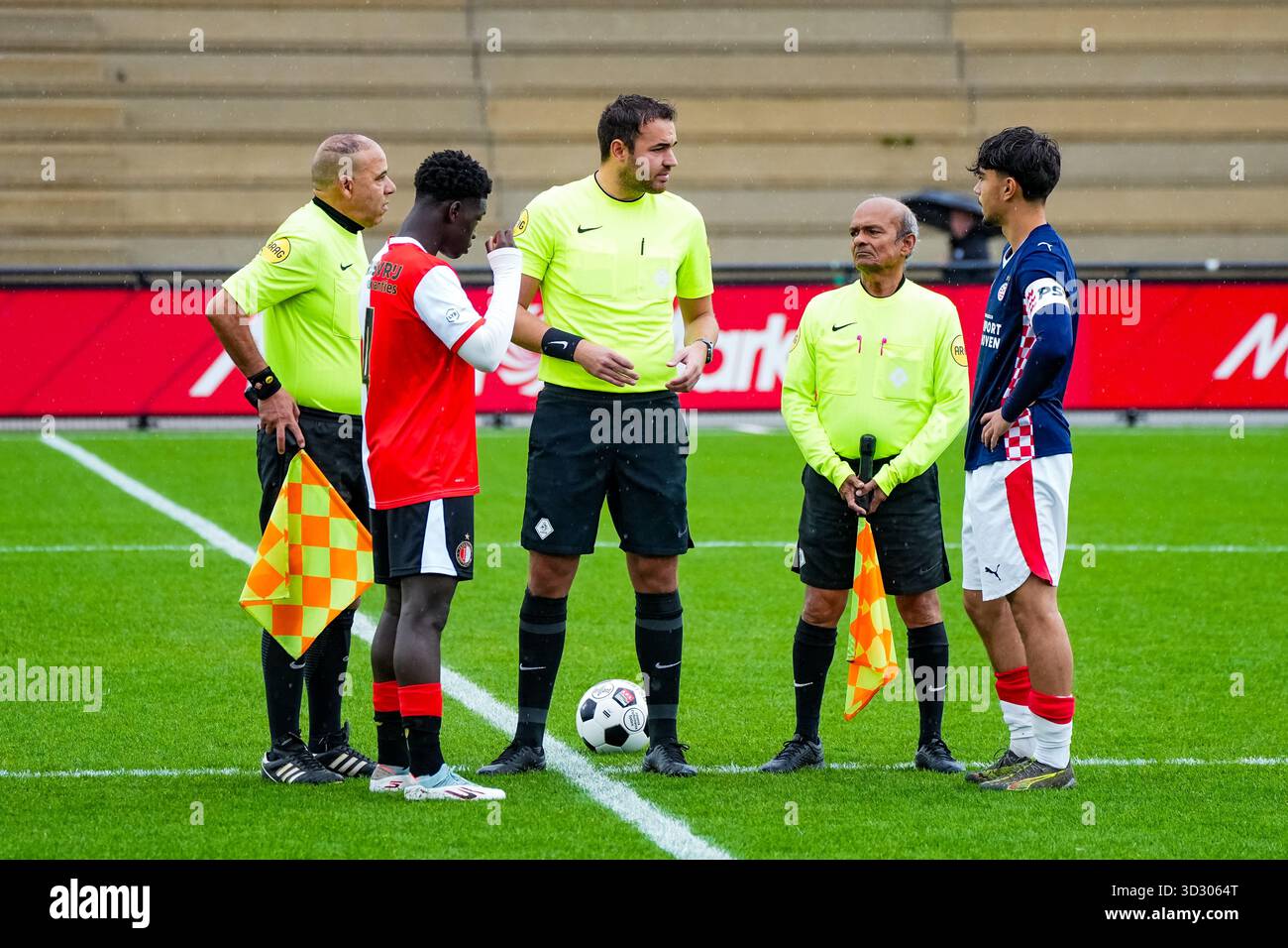Assistant referee abderrahim essaghir hi-res stock photography and ...