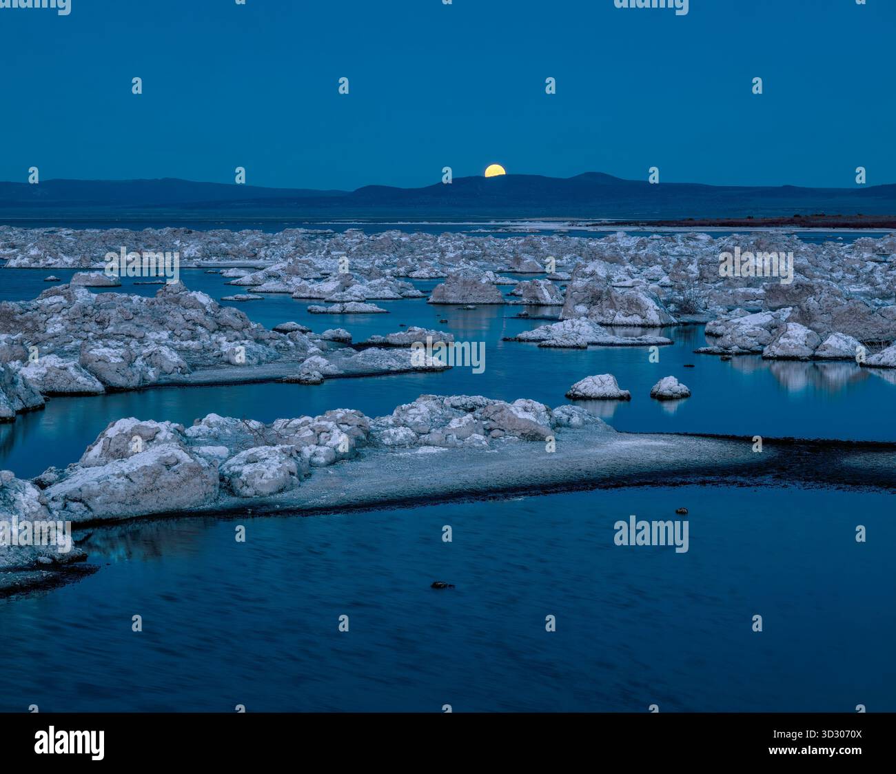 Moonrise, Mono Lake, Mono Basin National Forest Scenic Area, California ...