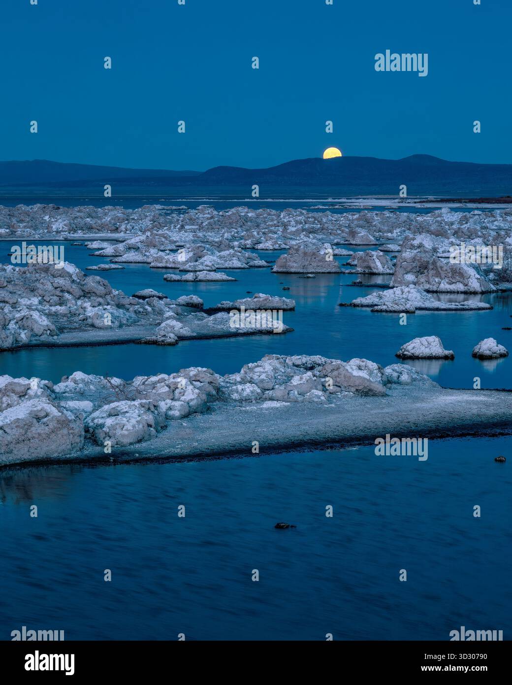 Moonrise, Mono Lake, Mono Basin National Forest Scenic Area, California ...