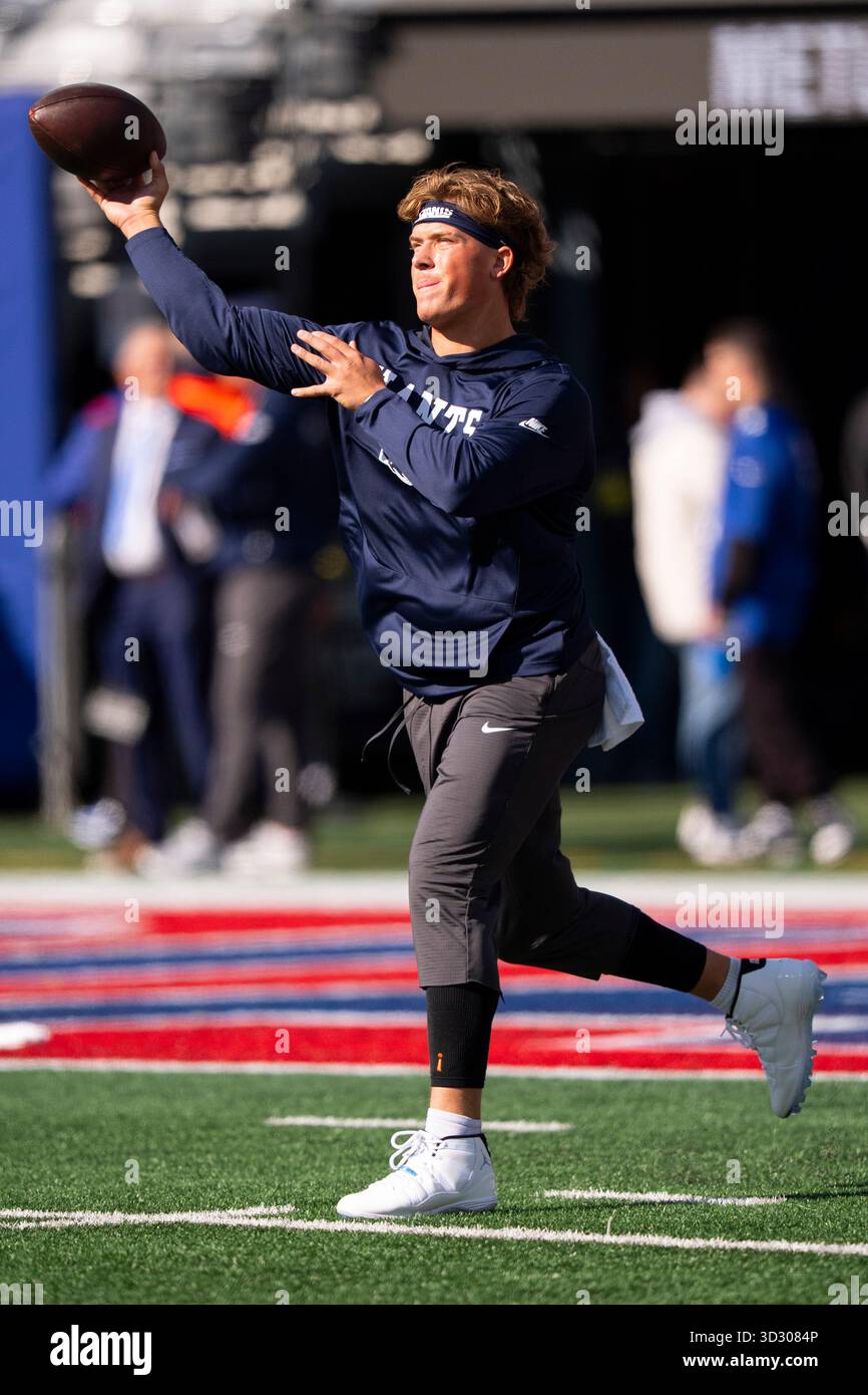 New York Giants quarterback Jaxson Dart (6) in action prior to an NFL ...