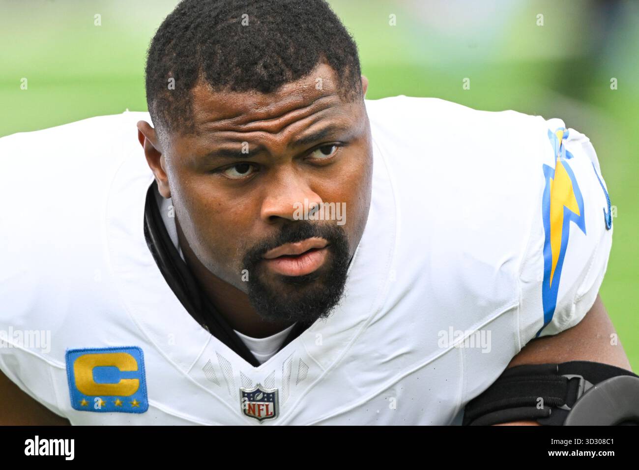 Los Angeles Chargers linebacker Del'Shawn Phillips (53) before an NFL ...