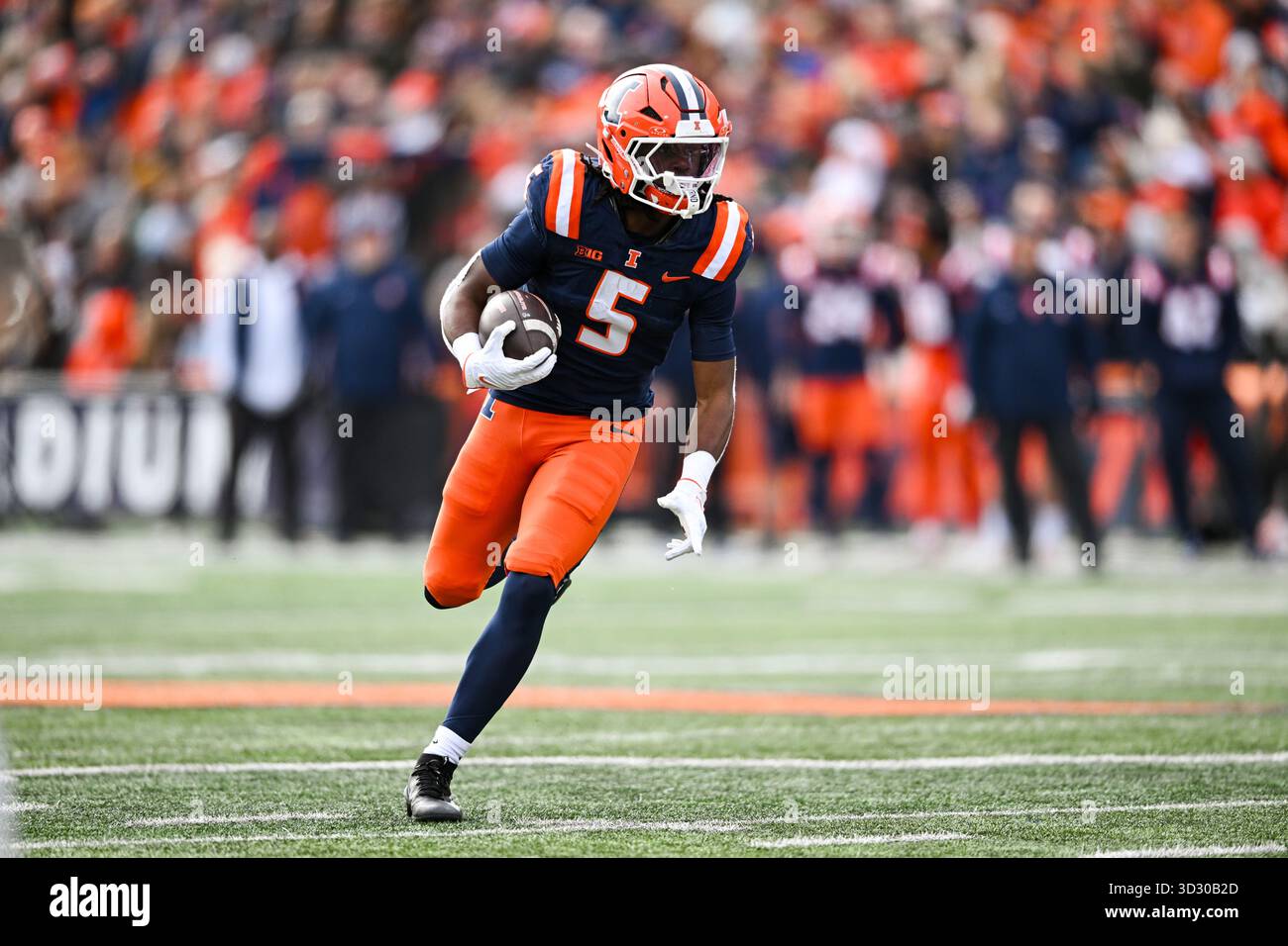 CHAMPAIGN, IL - NOVEMBER 01: Illinois Fighting Illini RB Ca'Lil ...