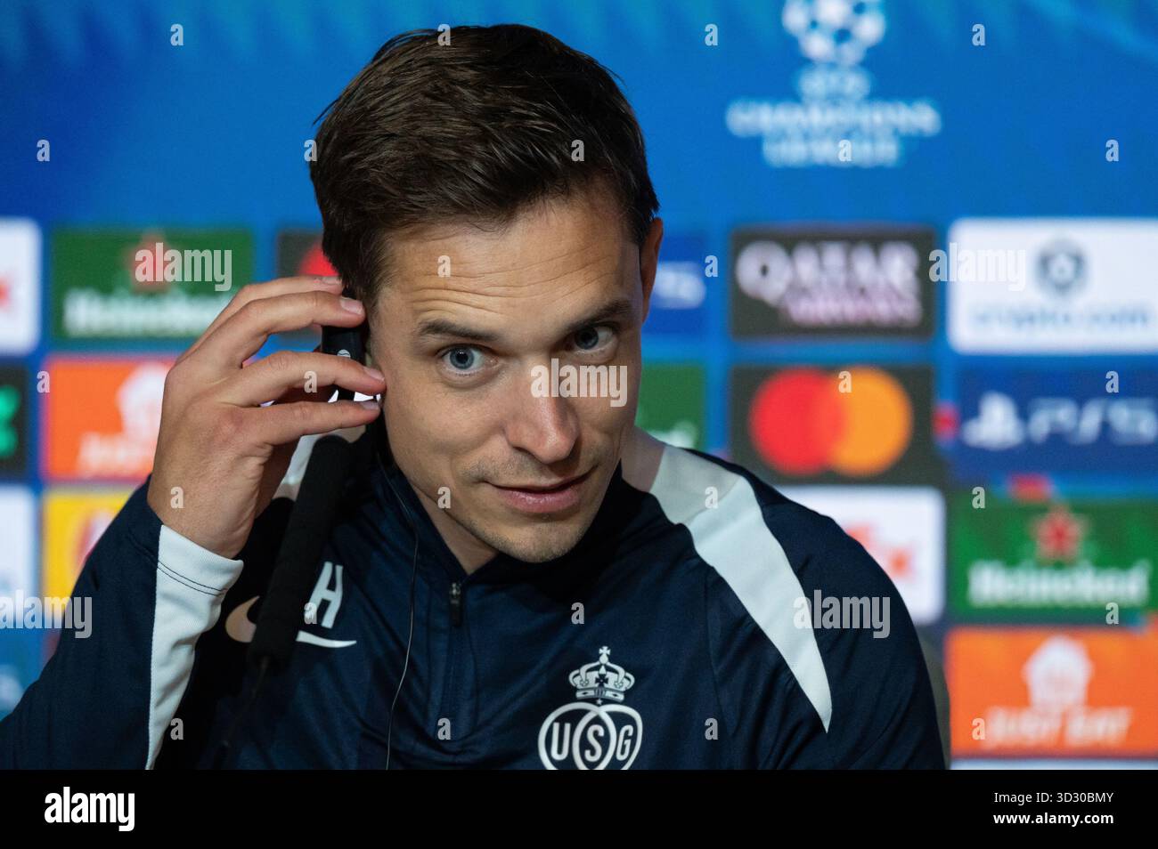 coach David Hubert of Union Saint-Gilloise during the pre-match press ...
