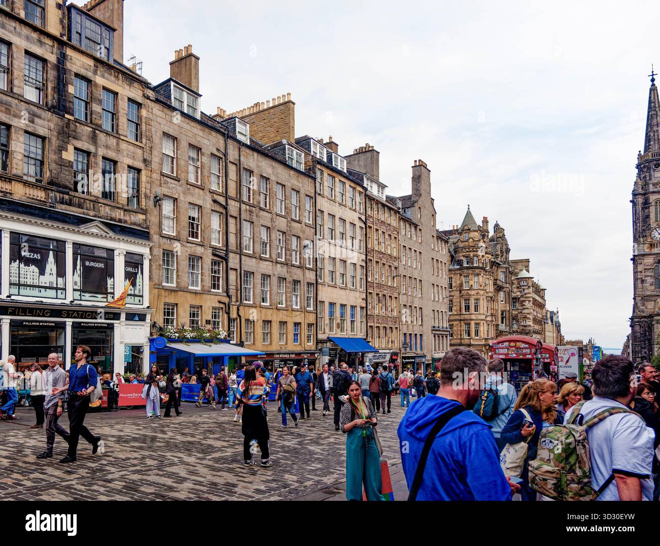 EDINBURGH, SCOTLAND - Aug 22, 2024: Crowds pack the Royal Mile during ...